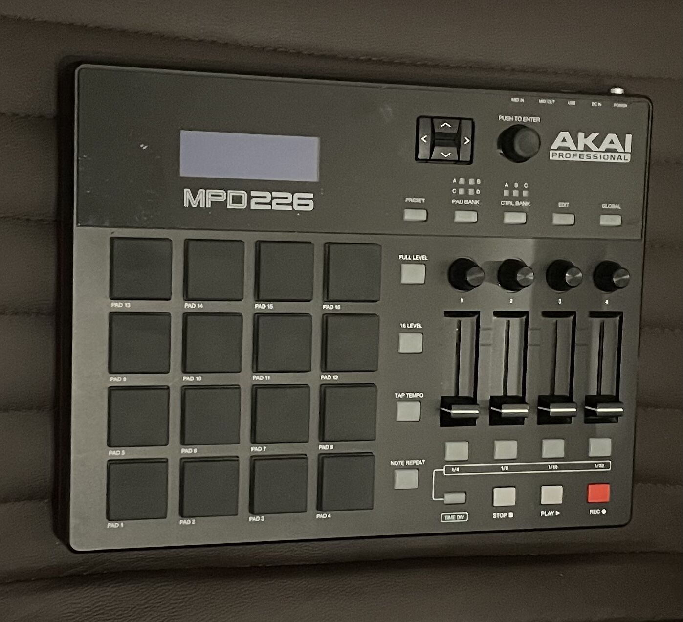 MPD226 - Akai Professional MPD226 - Audiofanzine