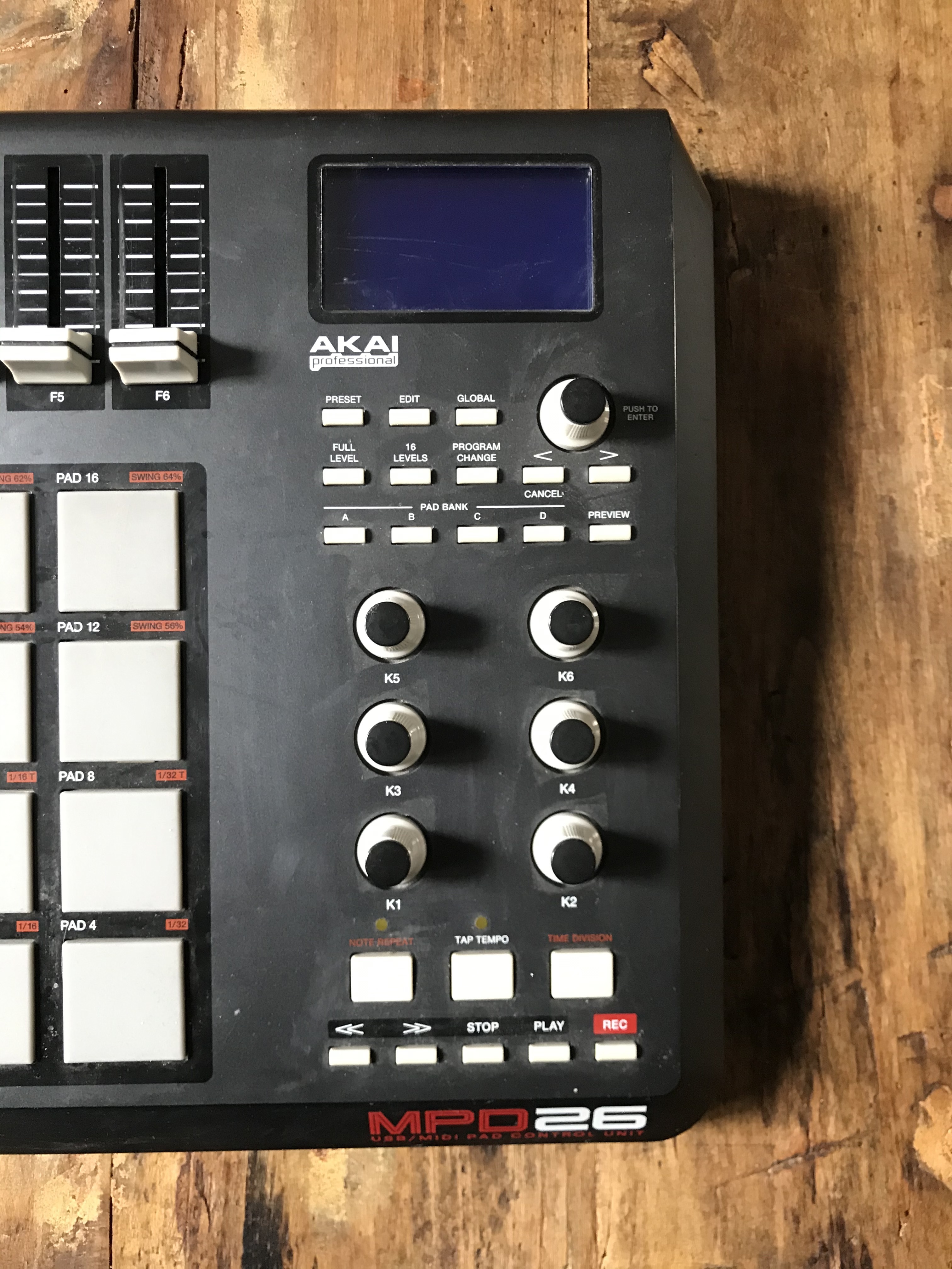 MPD26 - Akai Professional MPD26 - Audiofanzine