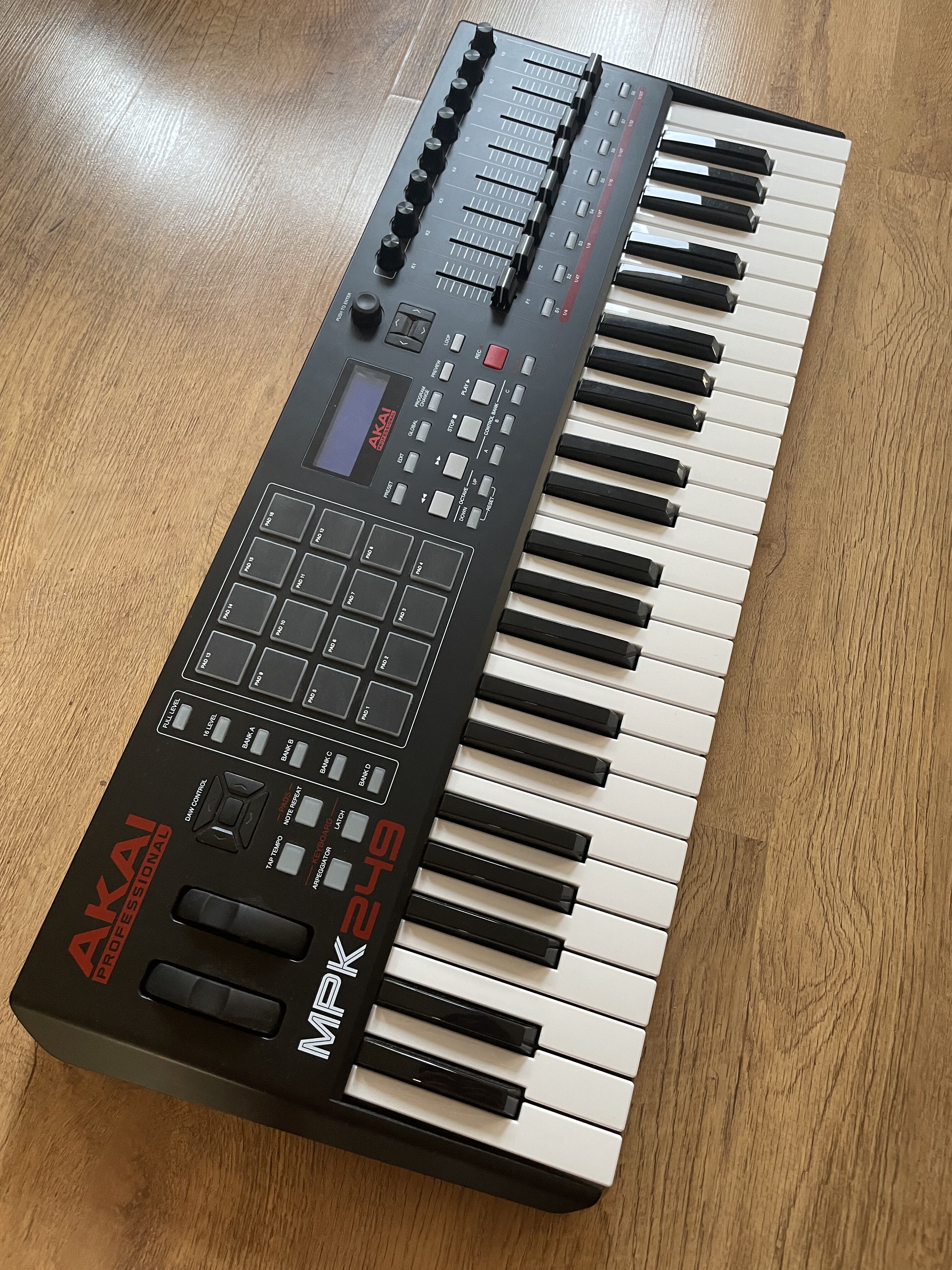 MPK249 - Akai Professional MPK249 - Audiofanzine