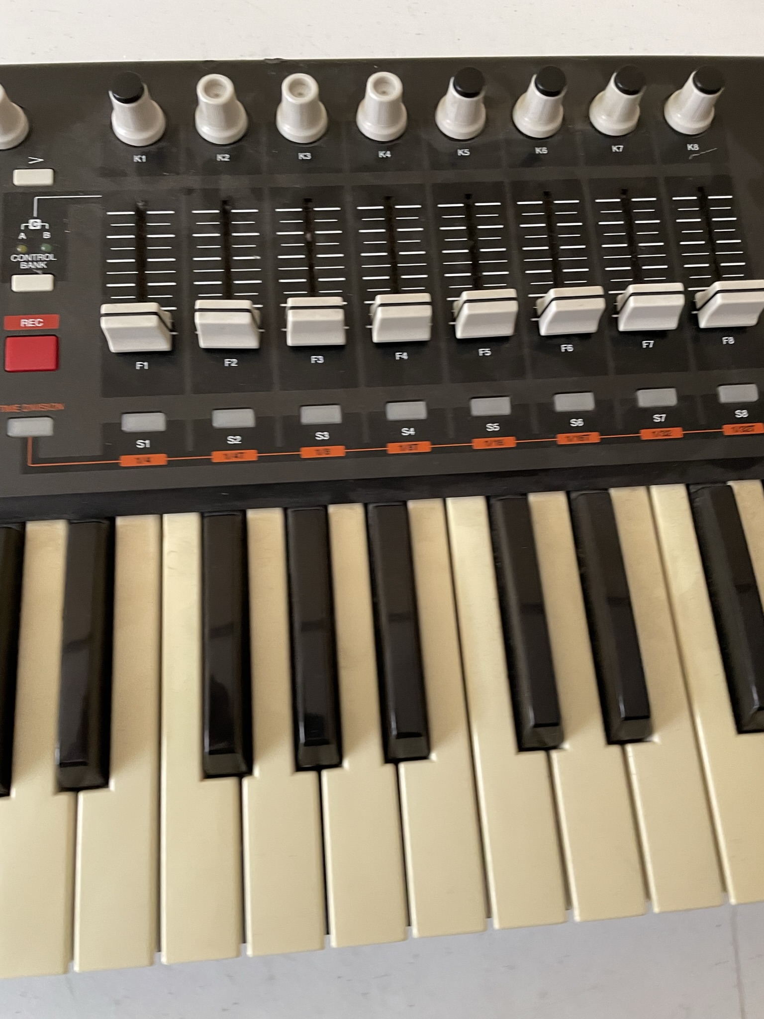 MPK61 - Akai Professional MPK61 - Audiofanzine