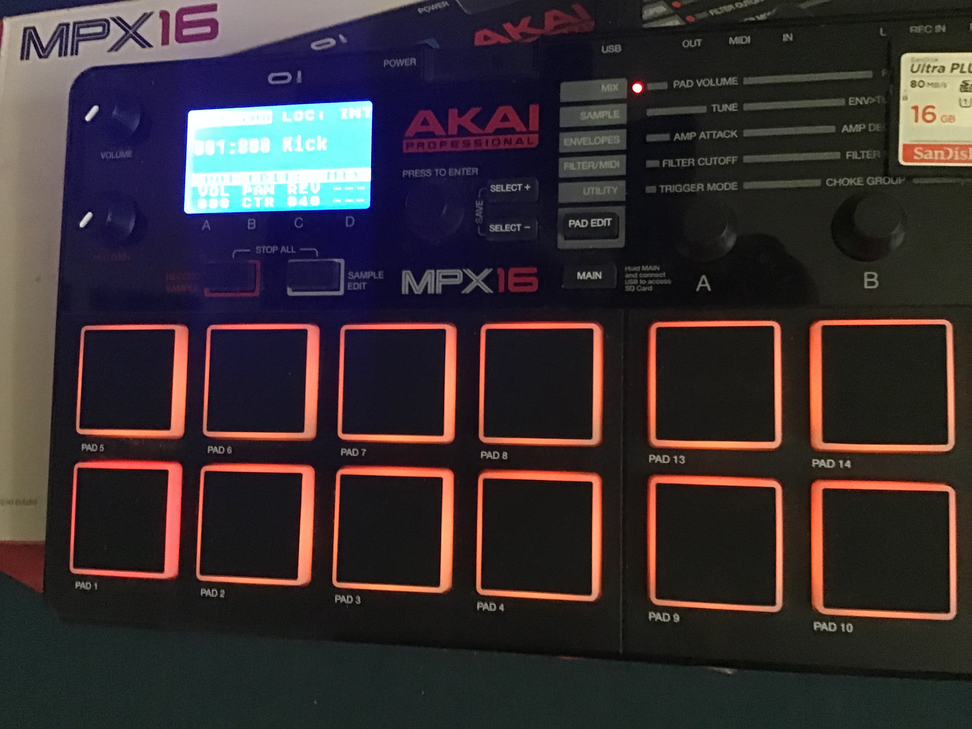 MPX16 - Akai Professional MPX16 - Audiofanzine