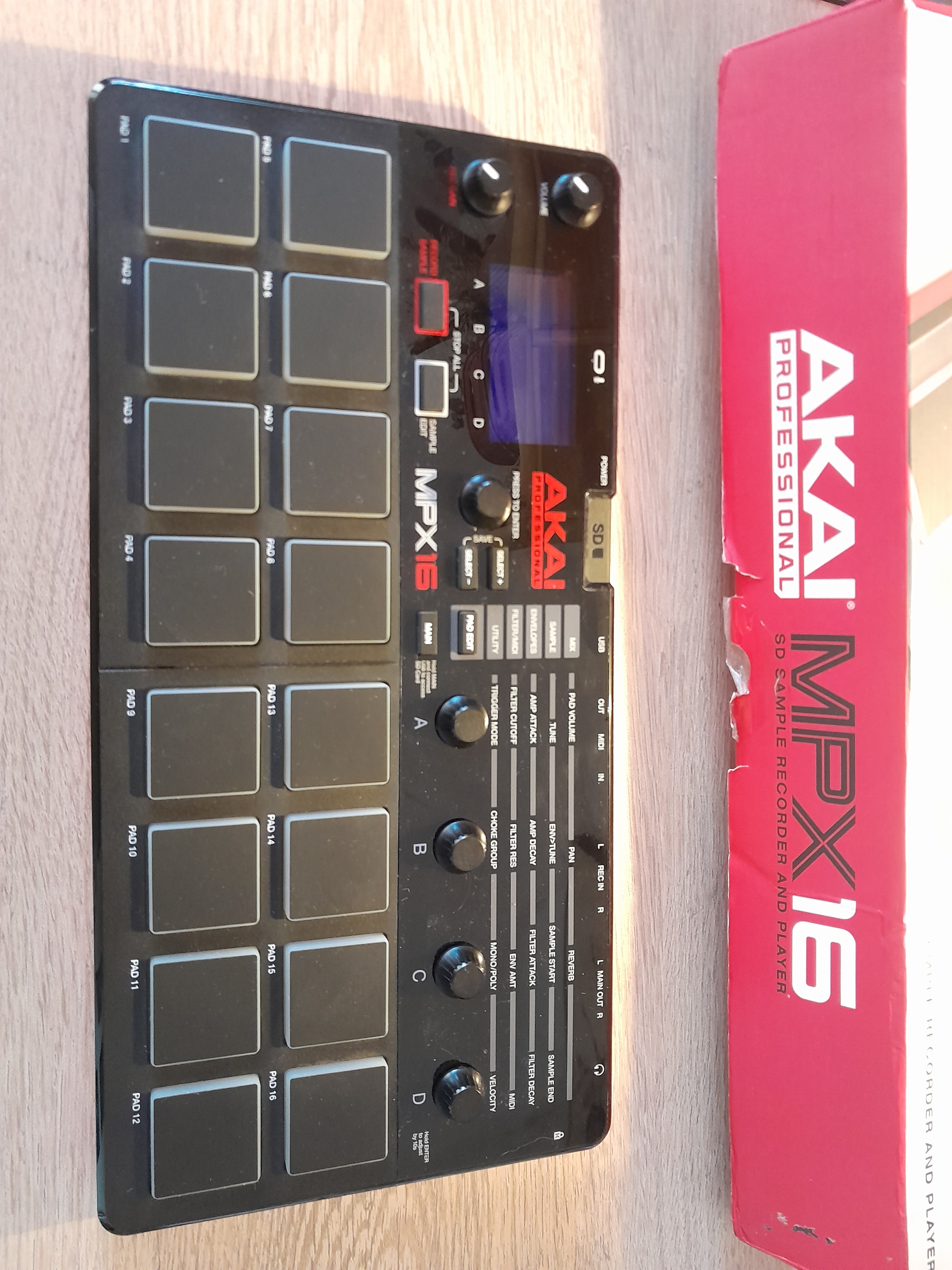 MPX16 - Akai Professional MPX16 - Audiofanzine