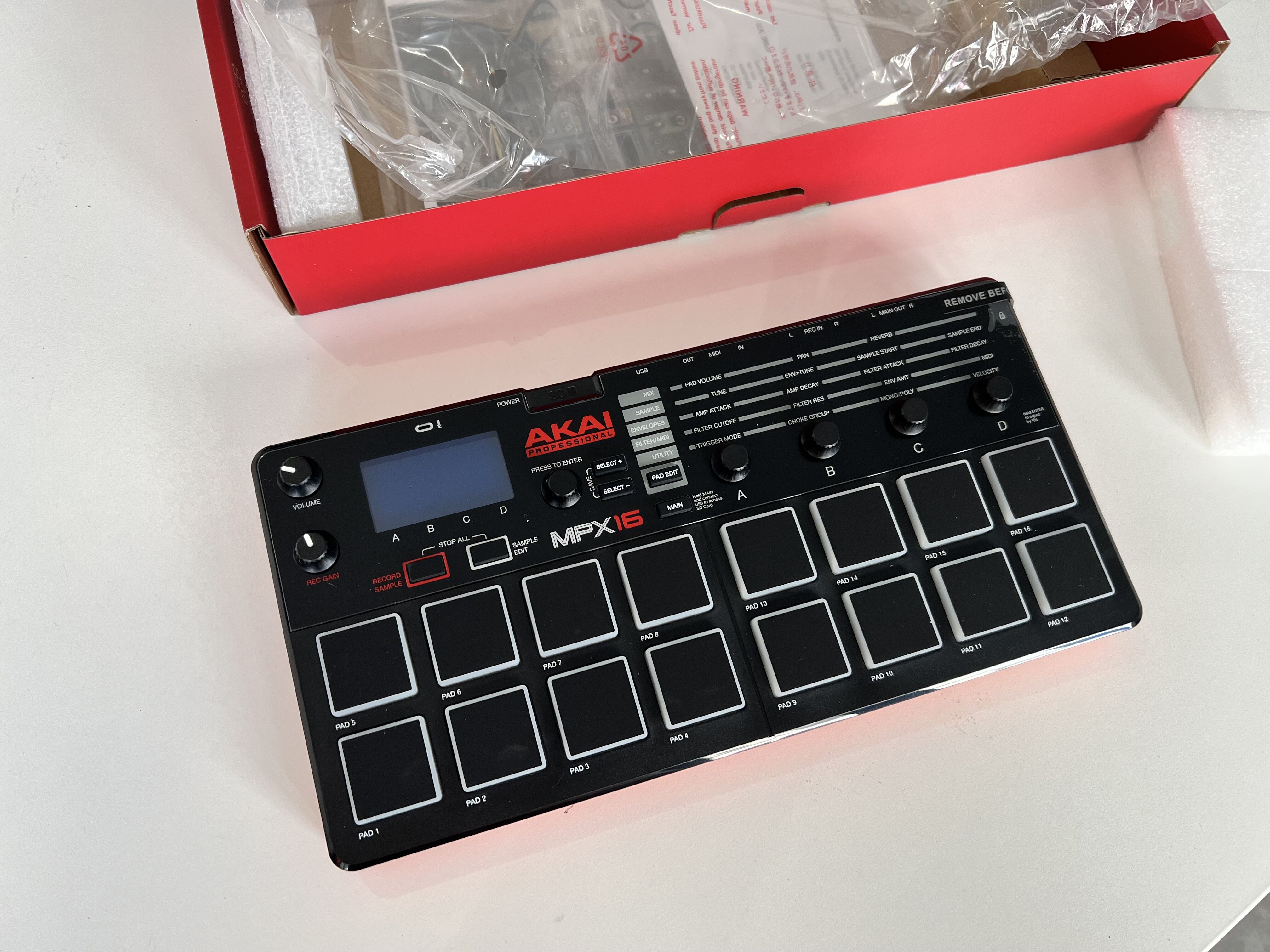 MPX16 - Akai Professional MPX16 - Audiofanzine