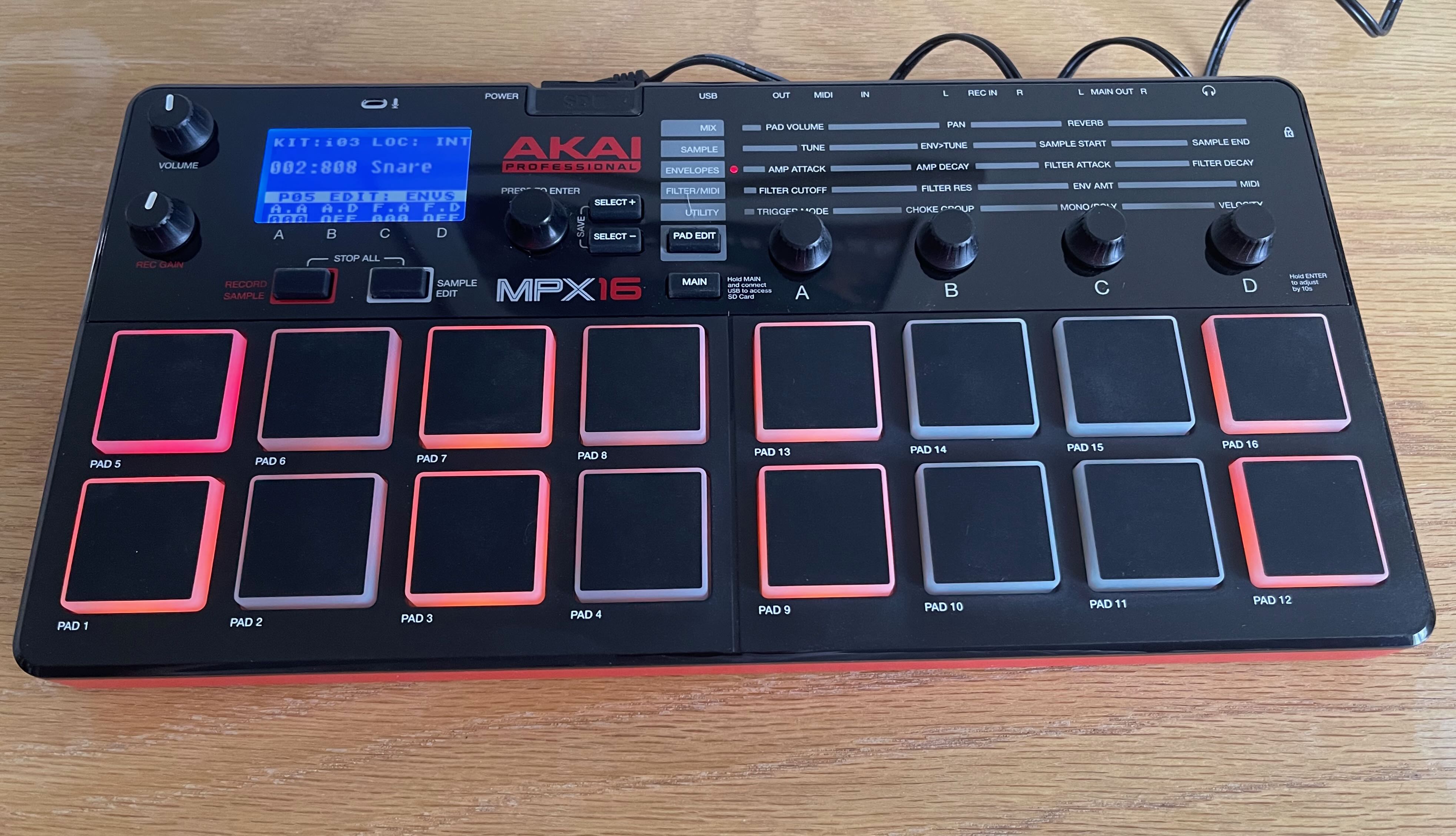 MPX16 - Akai Professional MPX16 - Audiofanzine