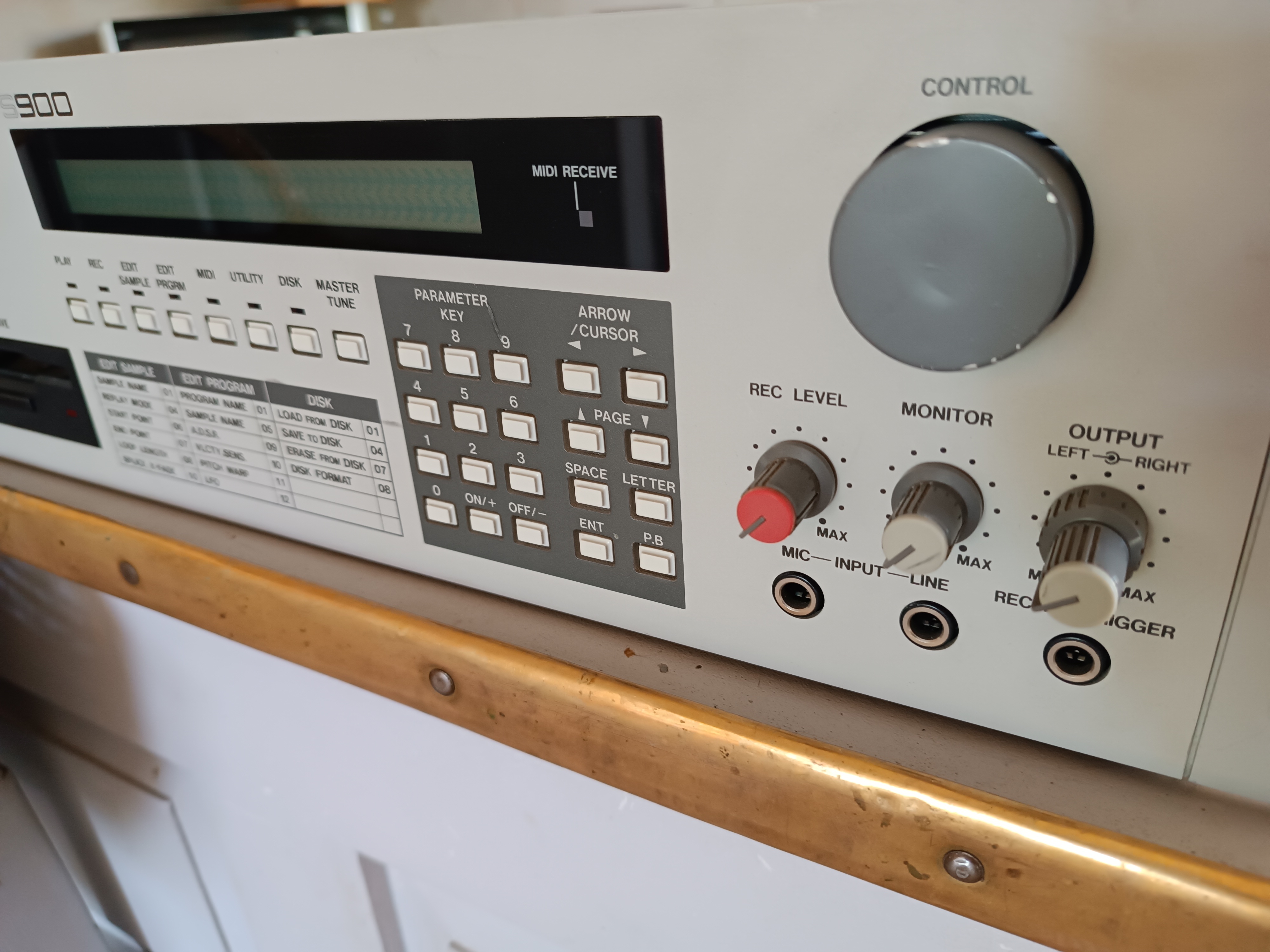 S900 - Akai Professional S900 - Audiofanzine