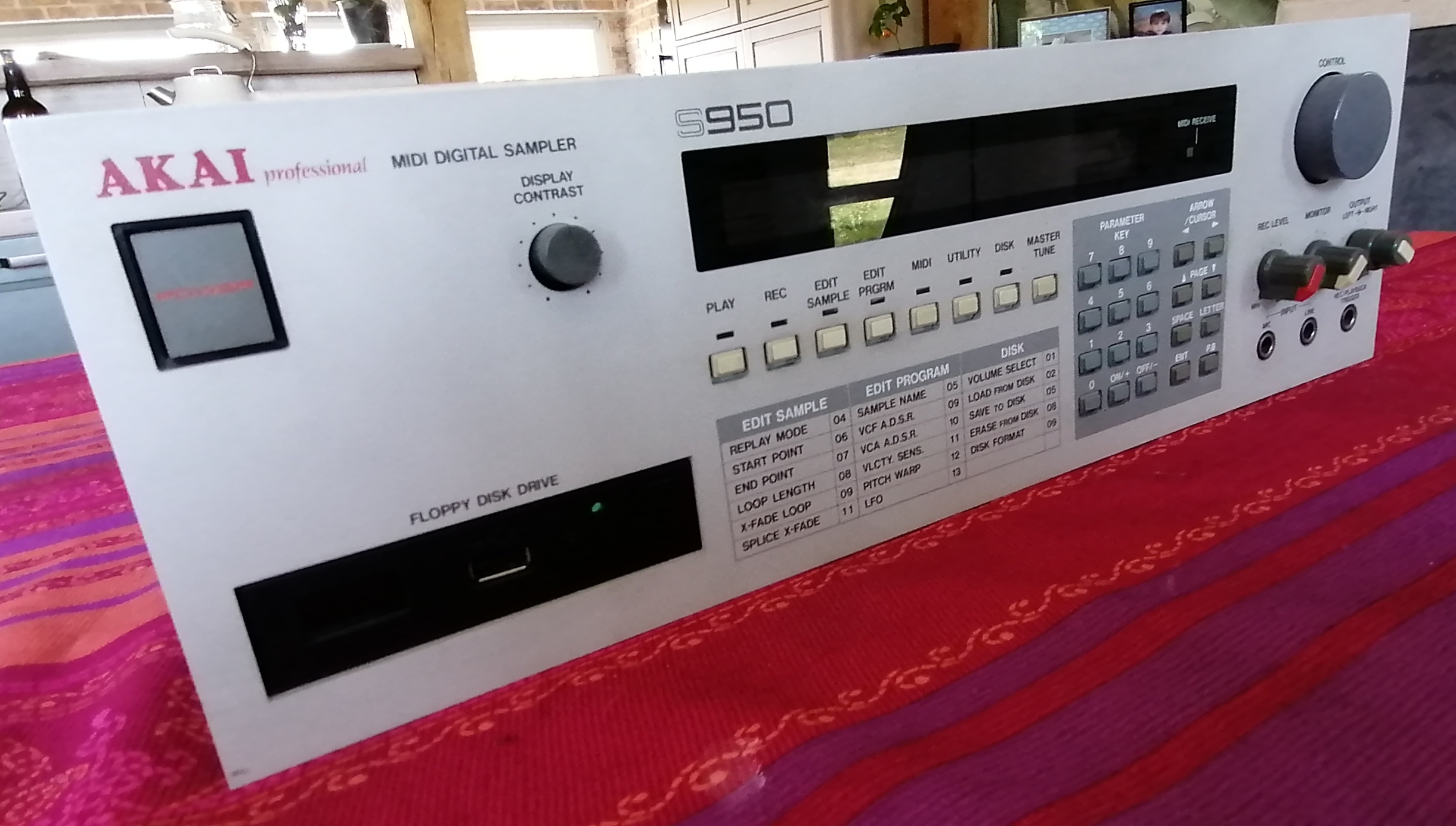 S950 - Akai Professional S950 - Audiofanzine