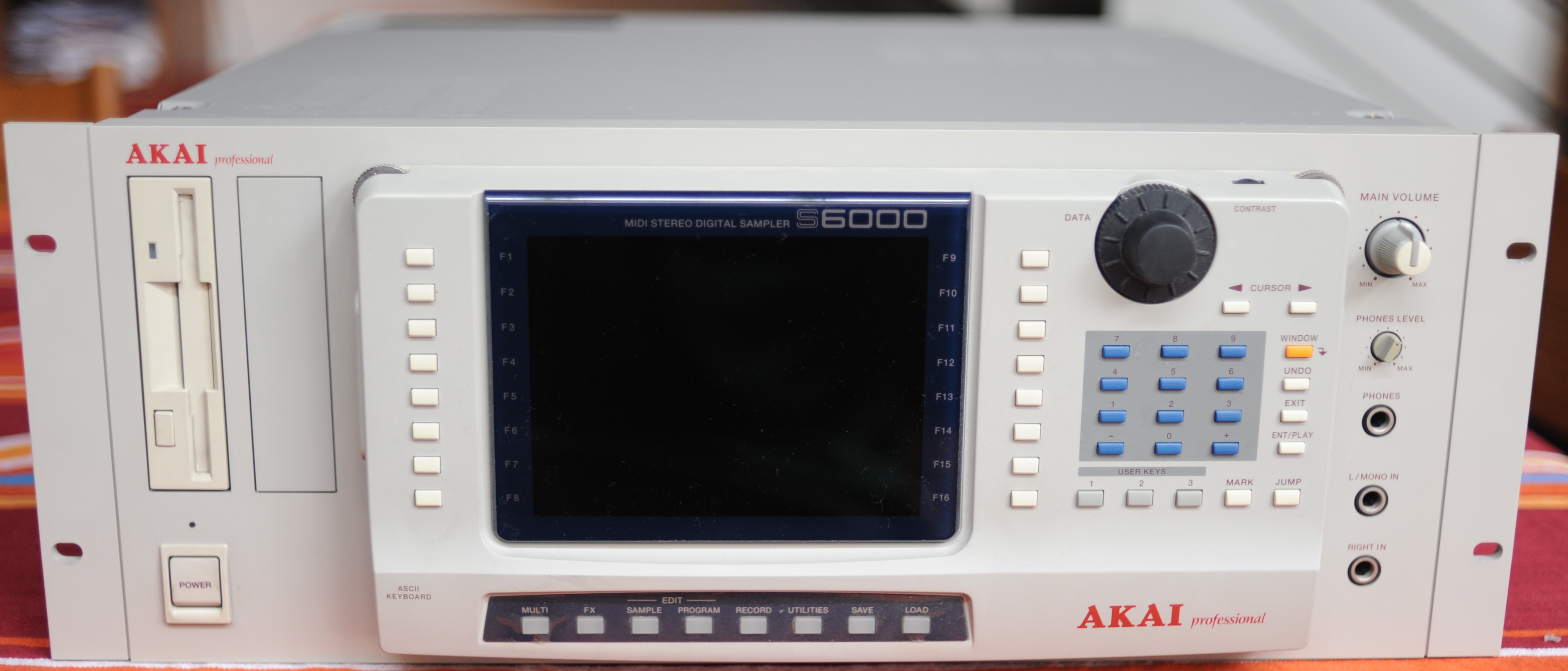 Akai S6000 image (#415802) - Audiofanzine