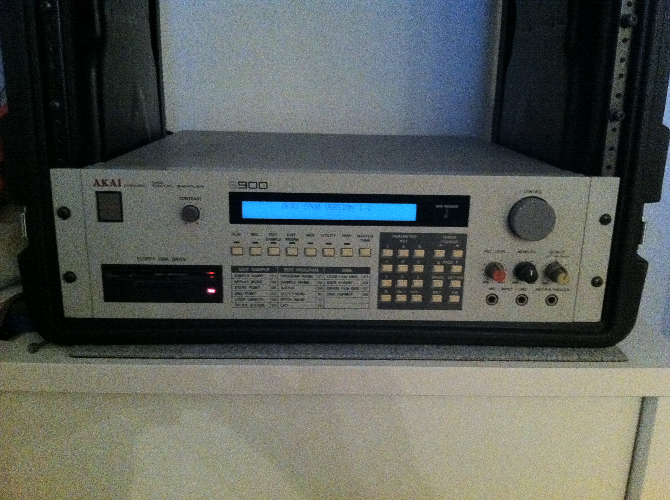 Akai S900 image (#2007548) - Audiofanzine