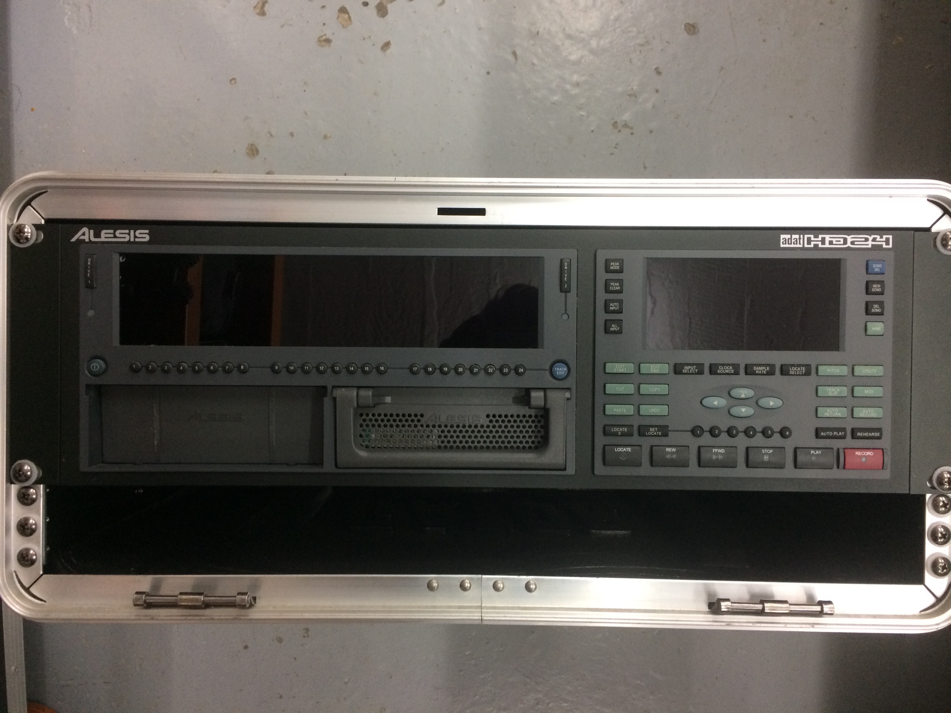 HD24 - Alesis HD24 - Audiofanzine