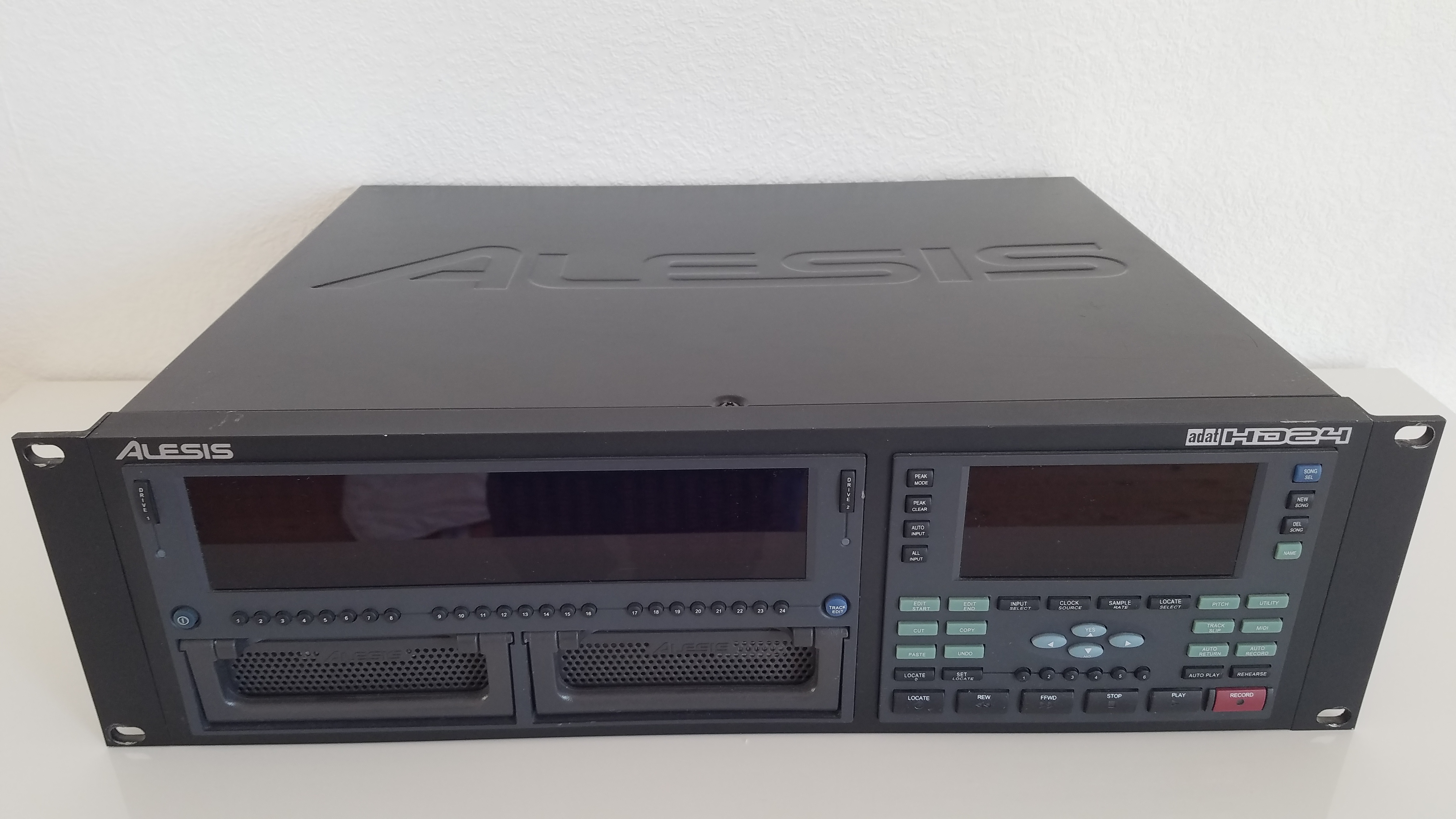 HD24 - Alesis HD24 - Audiofanzine