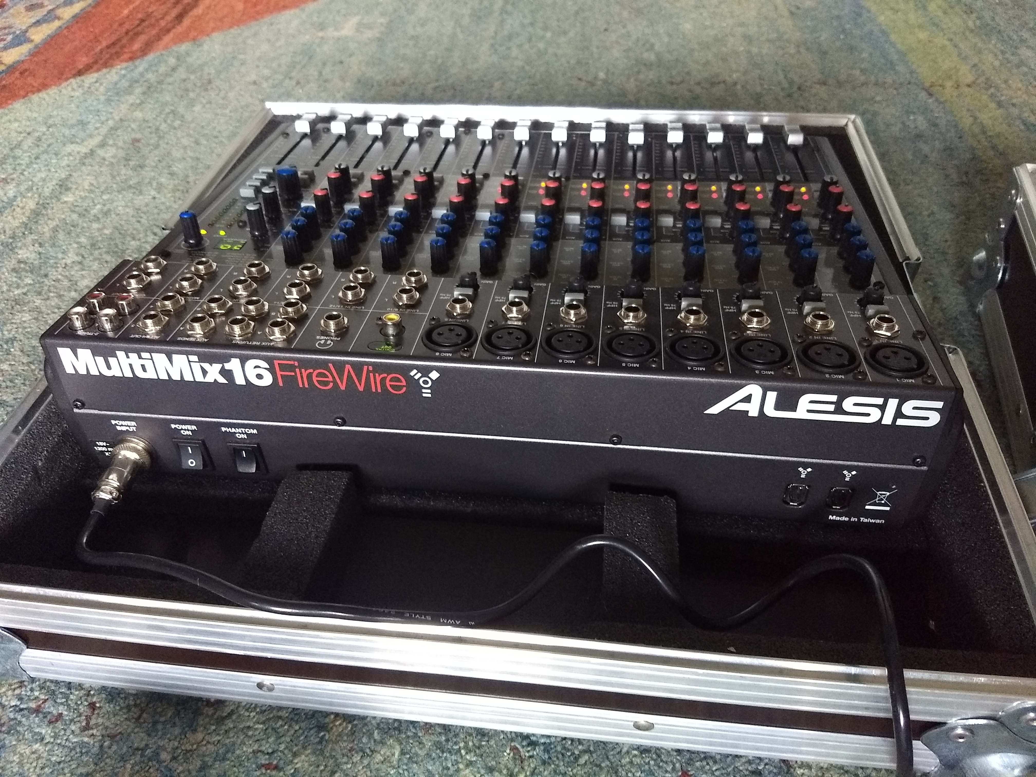 MULTIMIX 16 FIREWIRE - Alesis MultiMix 16 FireWire - Audiofanzine