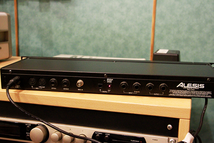 QUADRAVERB Q2 V2 - Alesis Quadraverb Q2 V2 - Audiofanzine