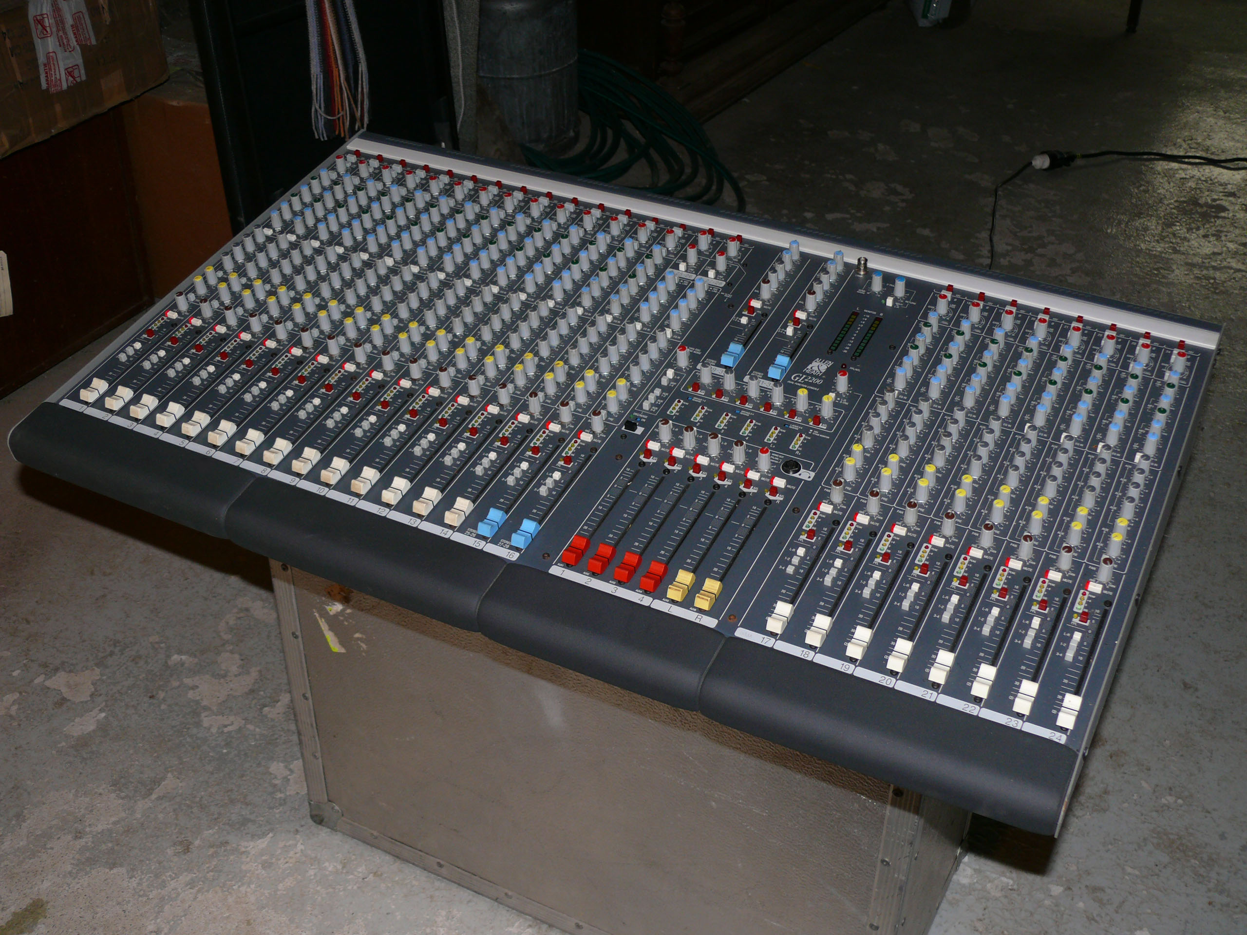GL2000-424 - Allen & Heath GL2000-424 - Audiofanzine