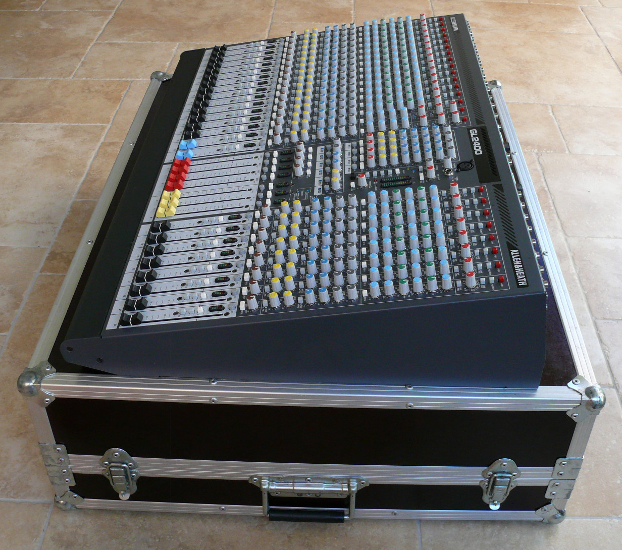 GL2400-24 - Allen & Heath GL2400-24 - Audiofanzine
