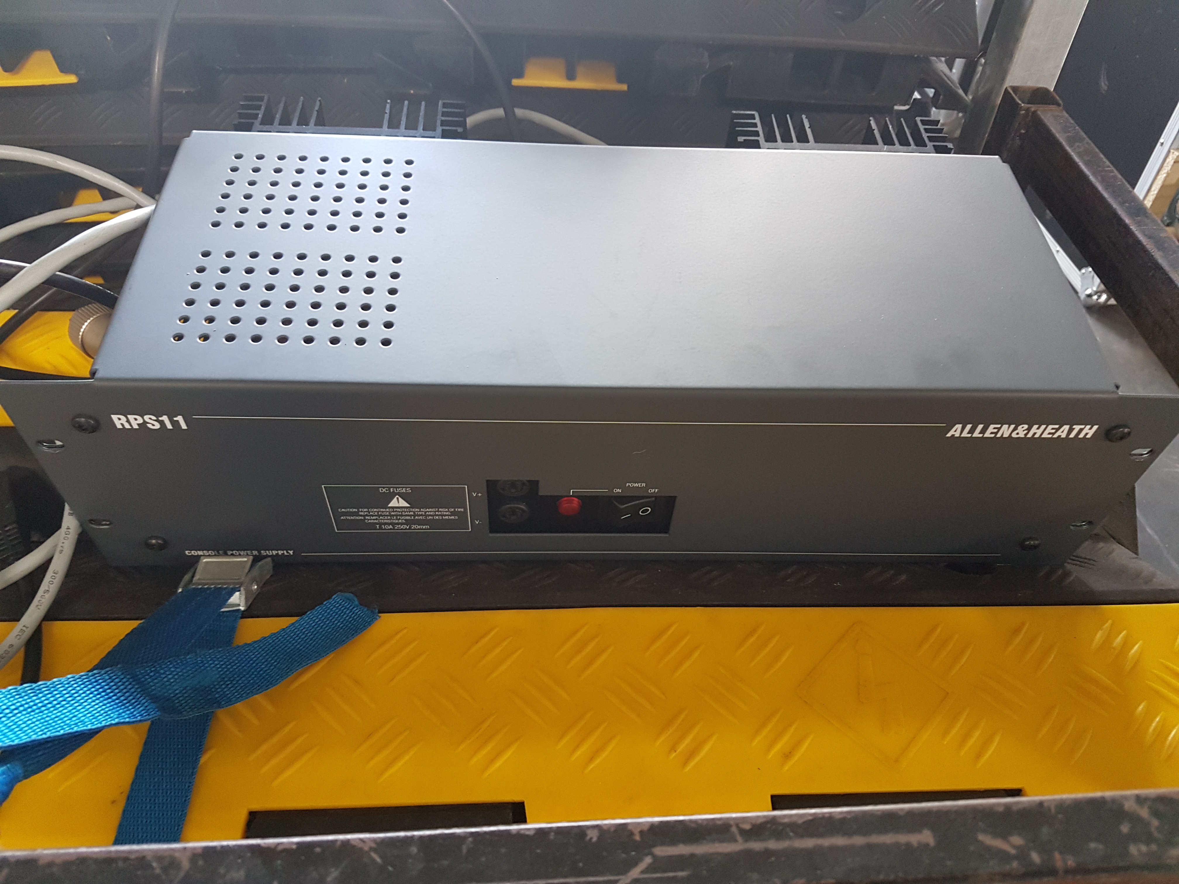 GL2800-32 - Allen & Heath GL2800-32 - Audiofanzine