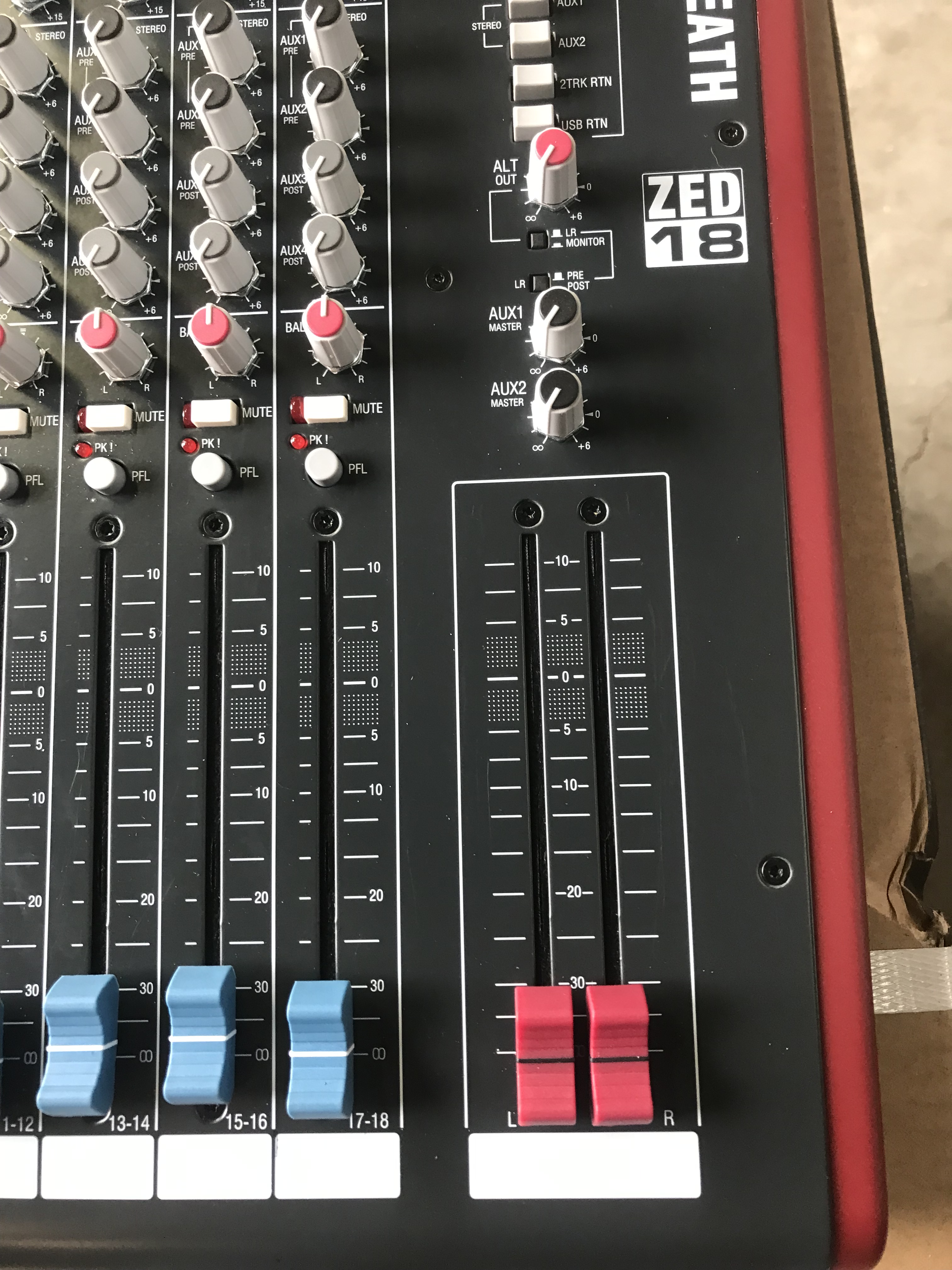 ZED-18 - Allen & Heath ZED-18 - Audiofanzine
