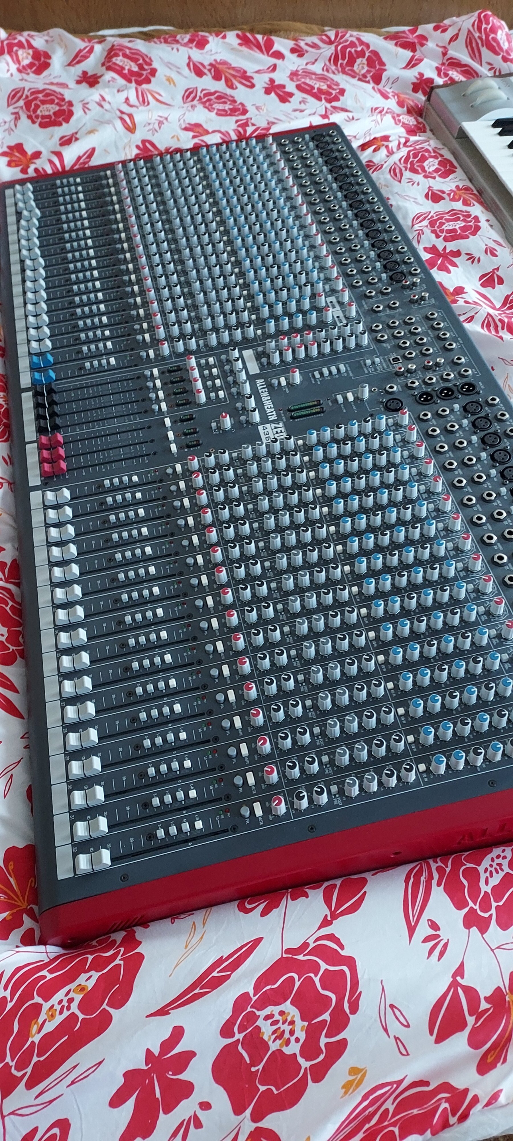 ZED-436 - Allen & Heath ZED-436 - Audiofanzine