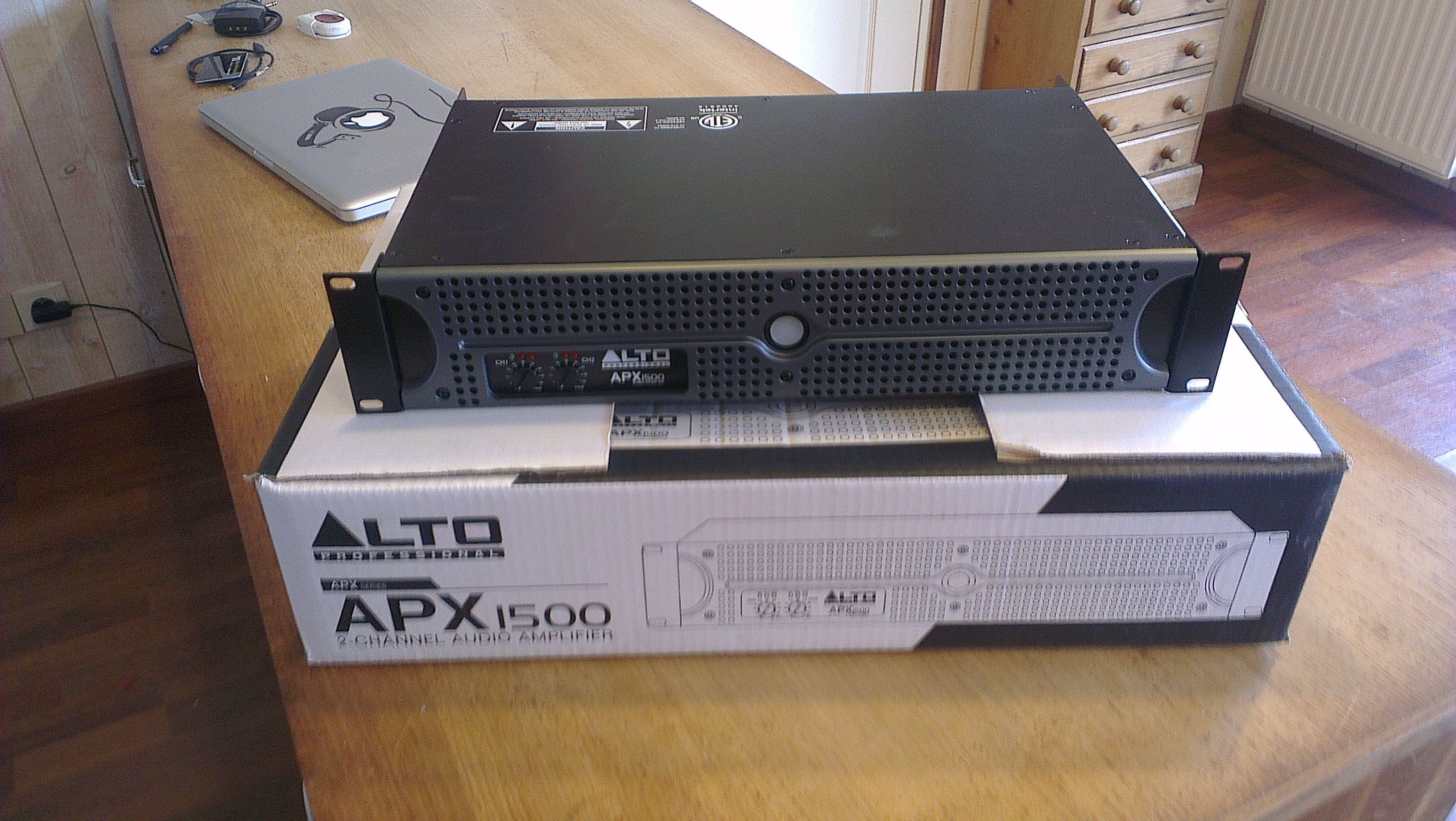 Photo Alto Professional APX1500 : Alto APX1500 (#487384) - Audiofanzine