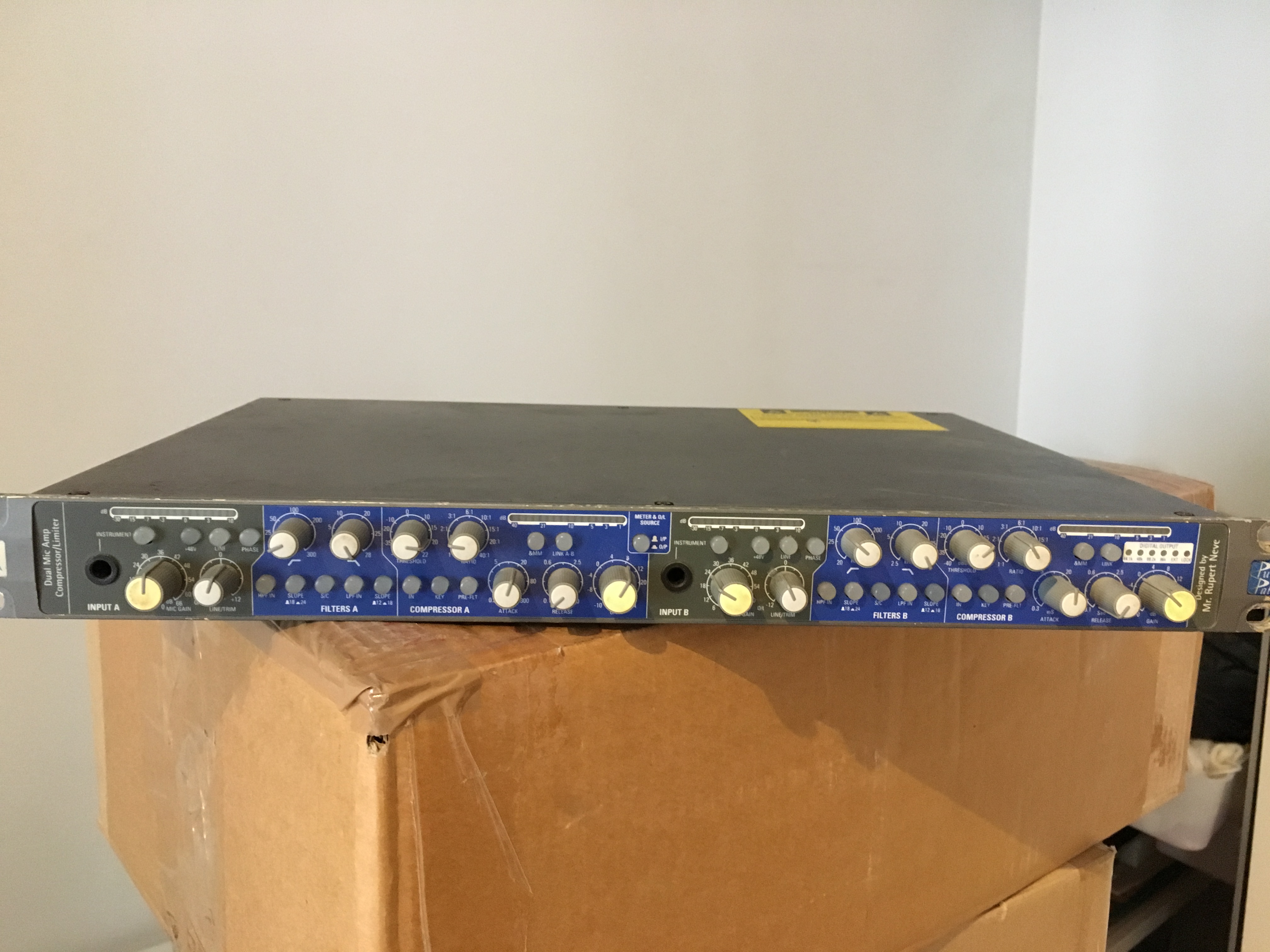 DMCL Dual MicPre/Compressor/Limiter Amek - Audiofanzine