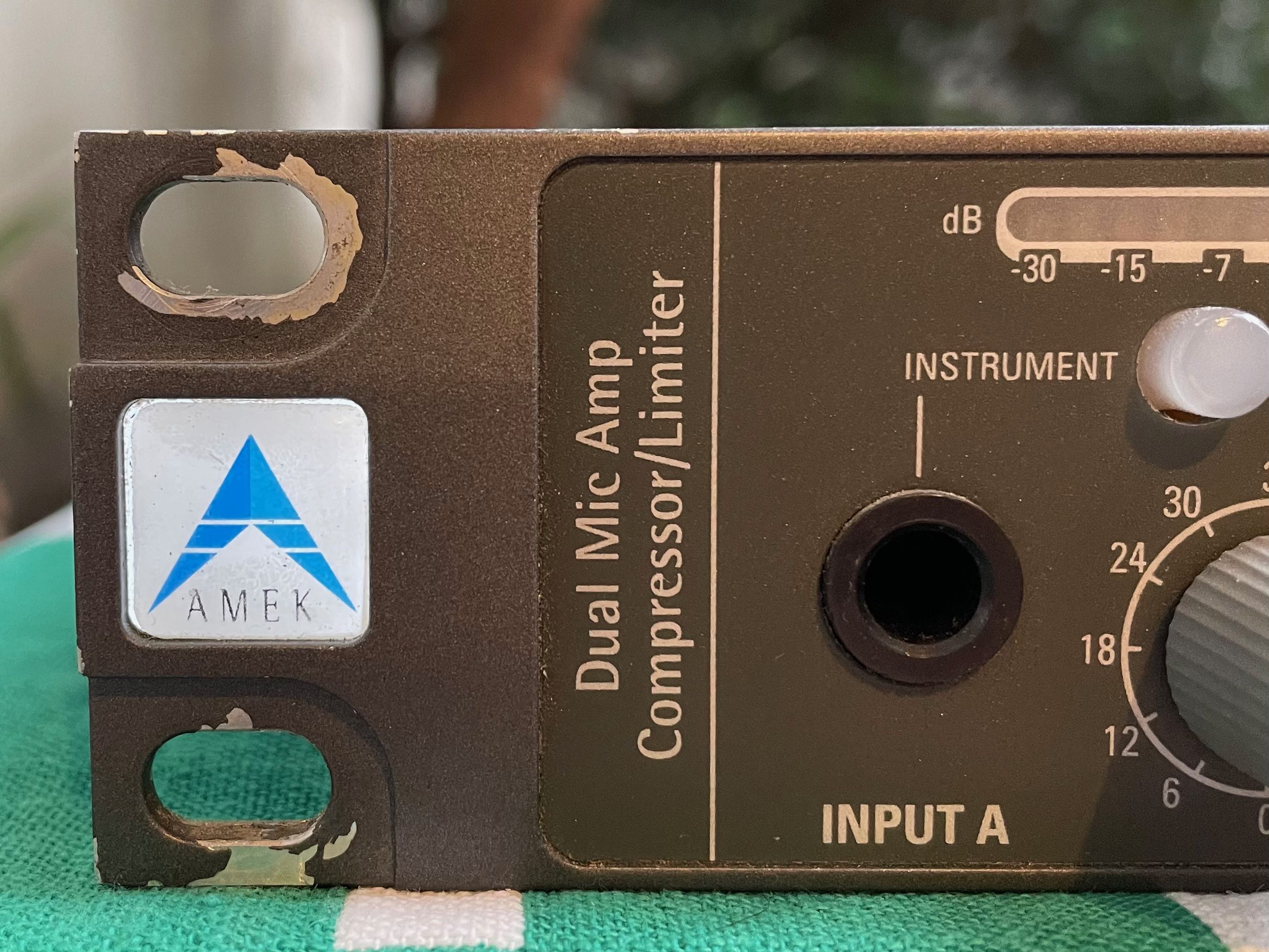 DMCL Dual MicPre/Compressor/Limiter Amek - Audiofanzine