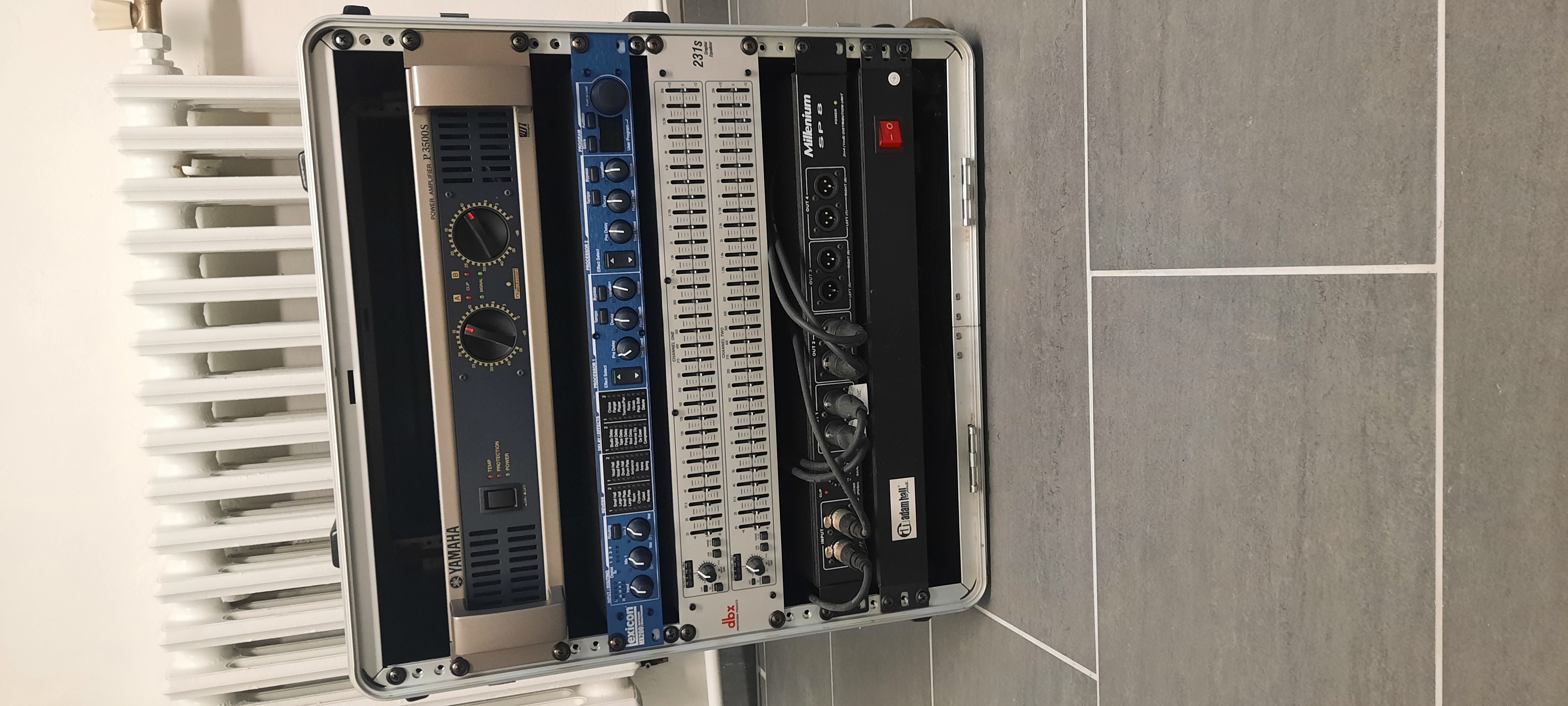 Rack Gator roller 19' équipé + ampli yamaha P3500S + Lexicon MX 200 ...