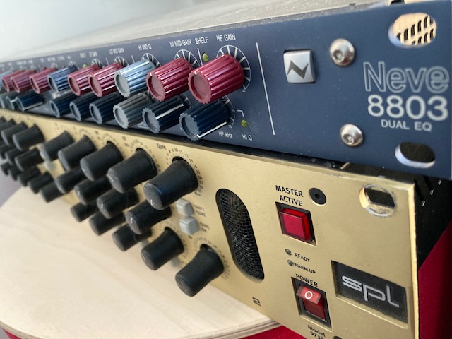 8803 - AMS-Neve 8803 - Audiofanzine