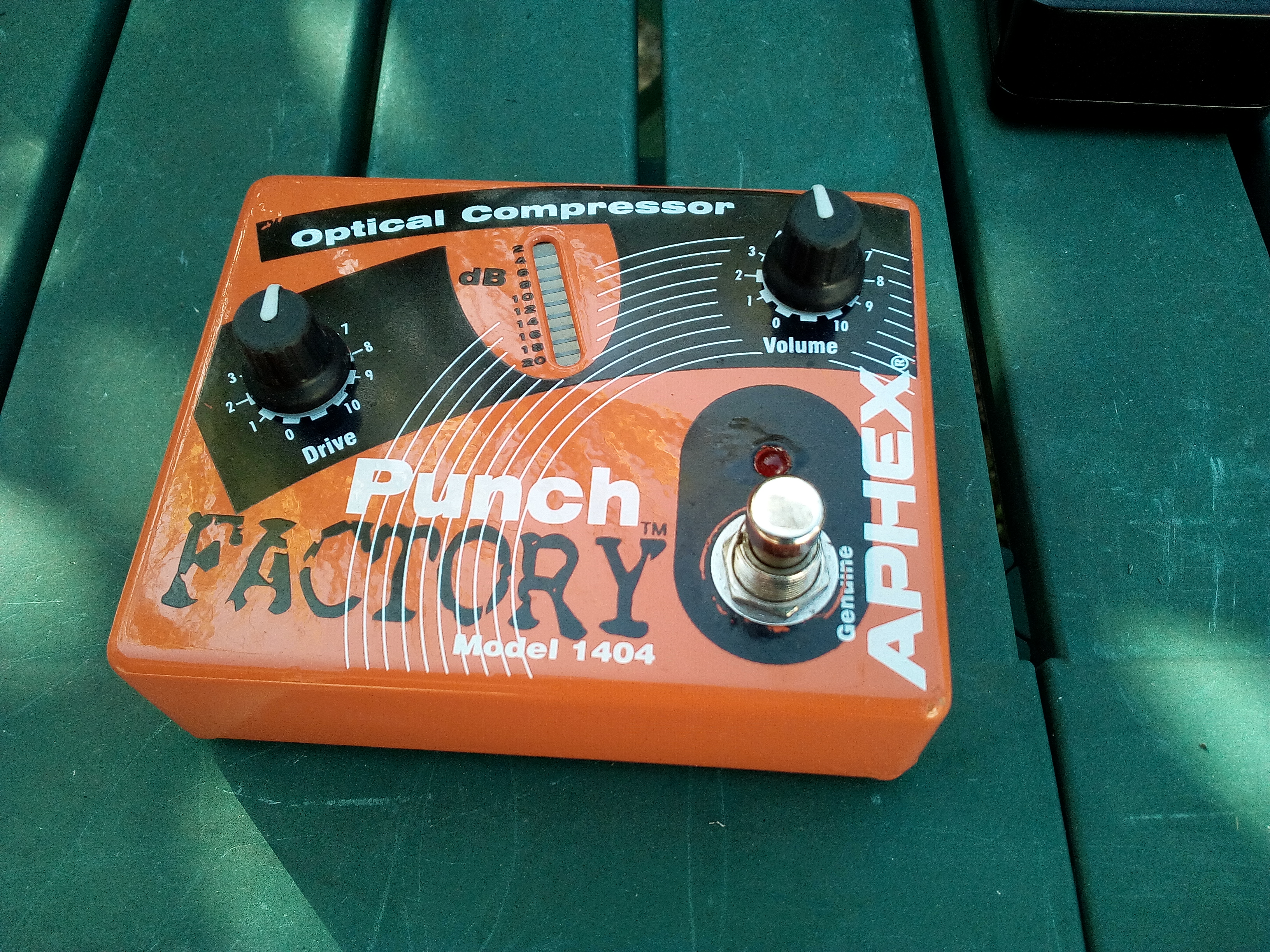 1404 PUNCH FACTORY - Aphex 1404 punch factory - Audiofanzine