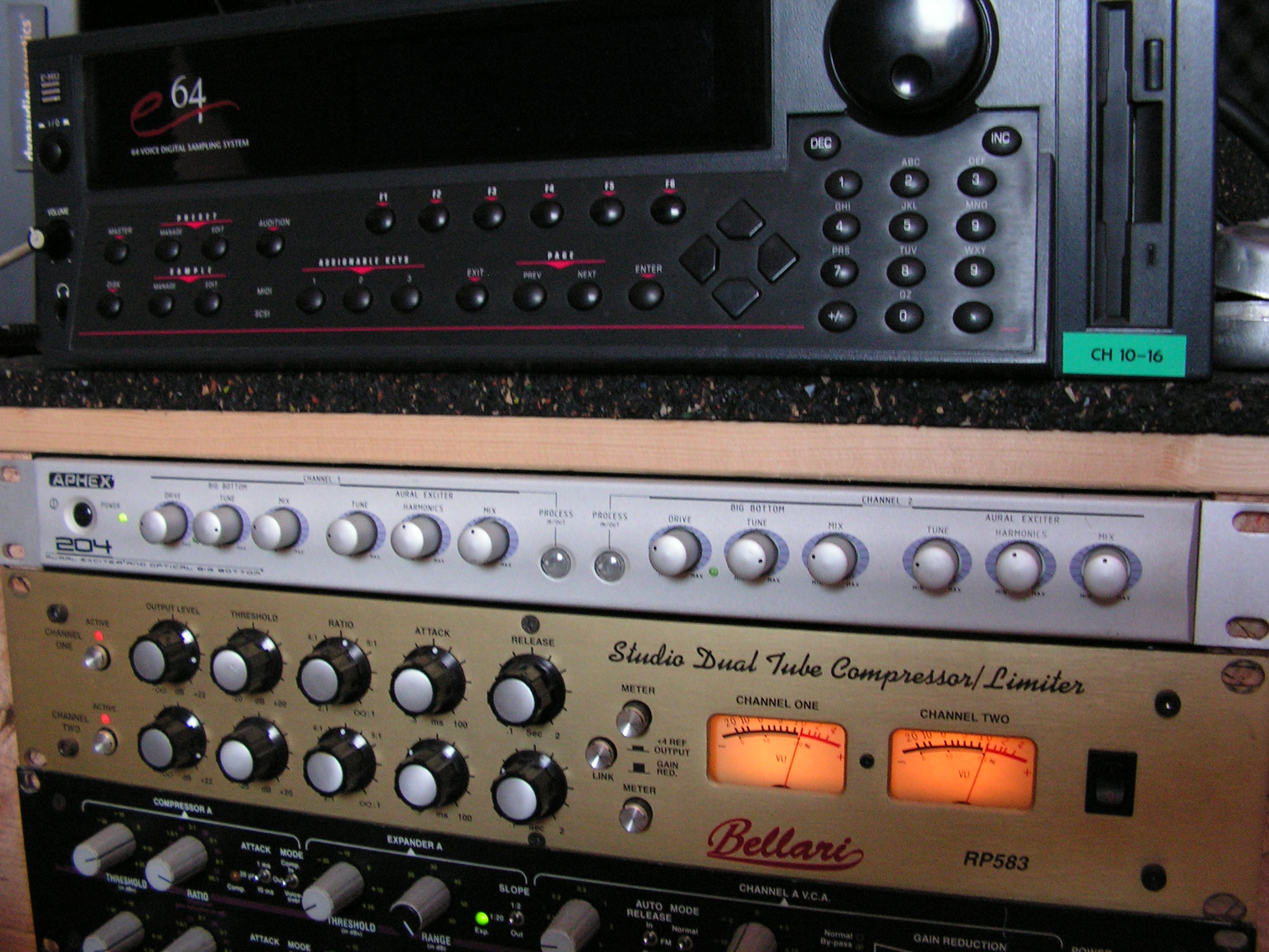 Photo Aphex 204 Aural Exciter and Optical Big Bottom : Aphex 204 Aural ...