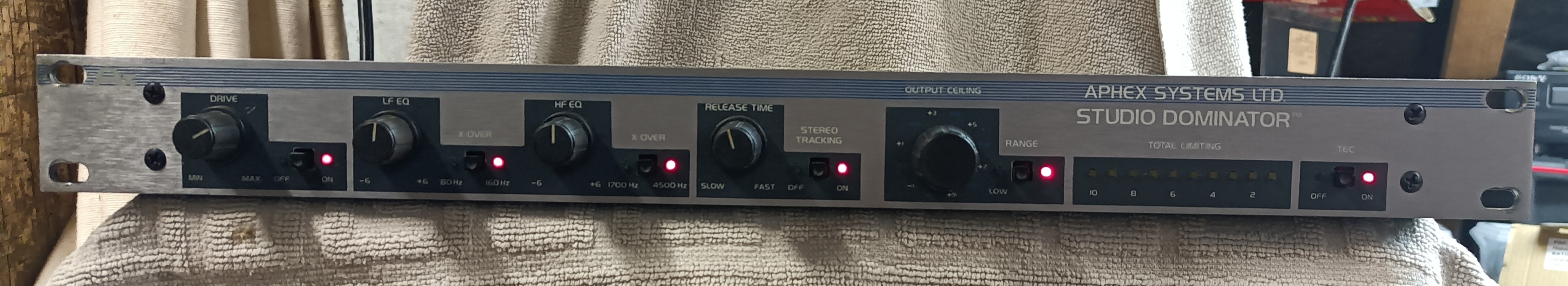 700 Dominator - Aphex 700 Dominator - Audiofanzine