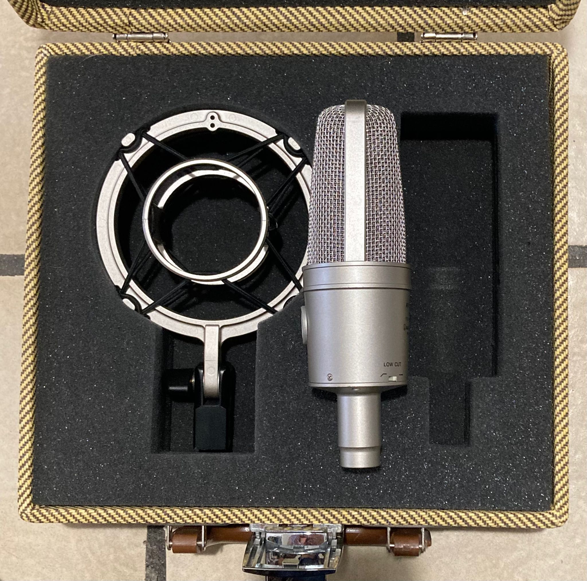 AT4047/SV - Audio-Technica AT4047/SV - Audiofanzine