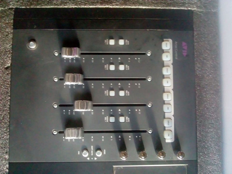 Artist Control V2 - Avid Artist Control V2 - Audiofanzine