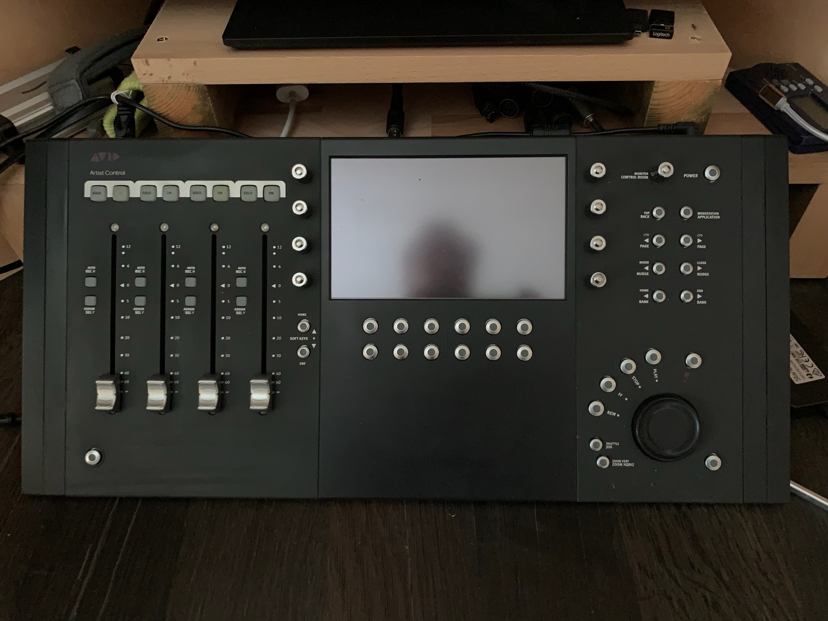 Artist Control V2 - Avid Artist Control V2 - Audiofanzine