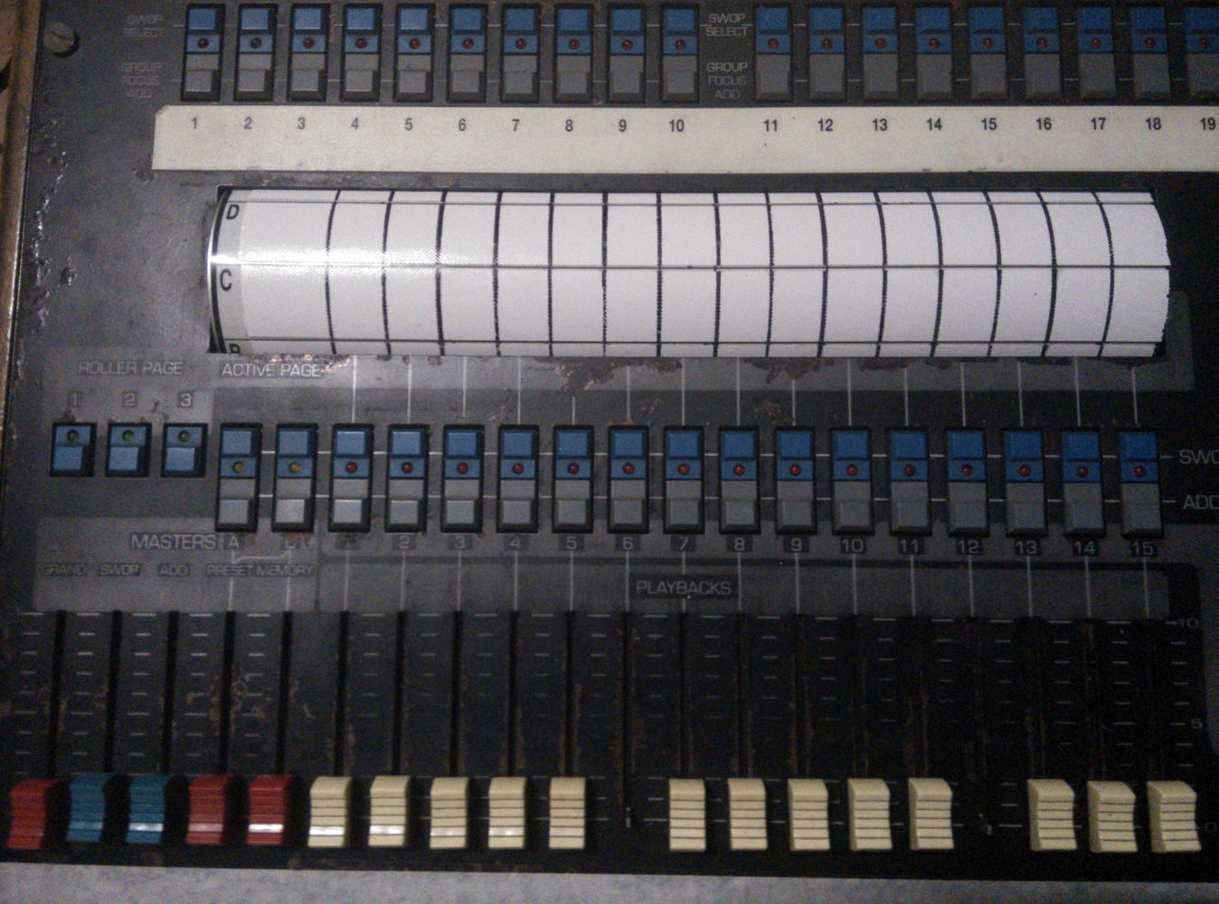 Pearl 2000 - Avolites Pearl 2000 - Audiofanzine