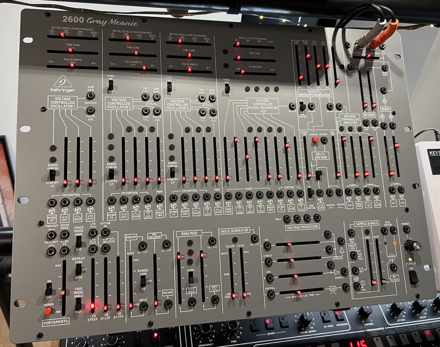 2600 Gray Meanie - Behringer 2600 Gray Meanie - Audiofanzine