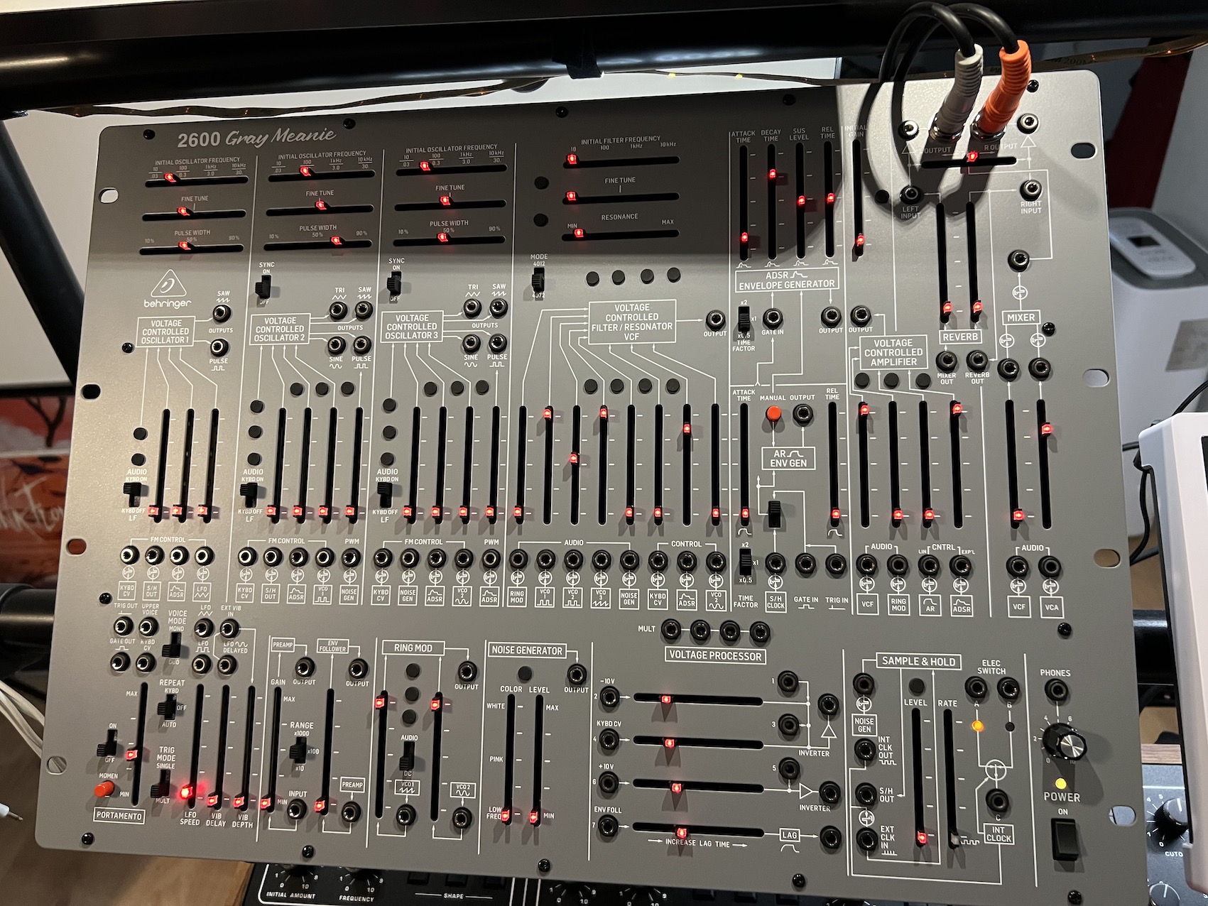 2600 Gray Meanie - Behringer 2600 Gray Meanie - Audiofanzine
