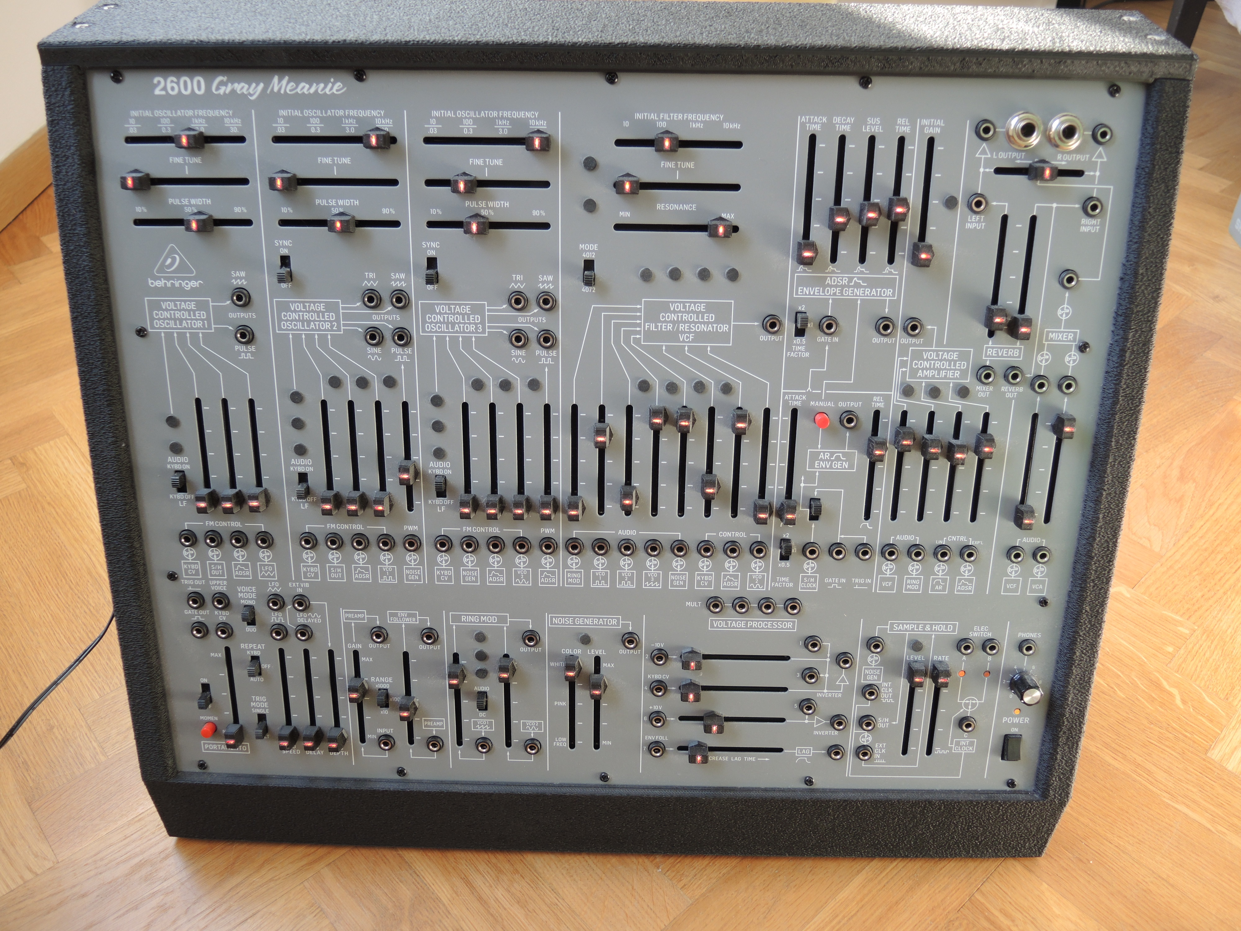 2600 Gray Meanie - Behringer 2600 Gray Meanie - Audiofanzine