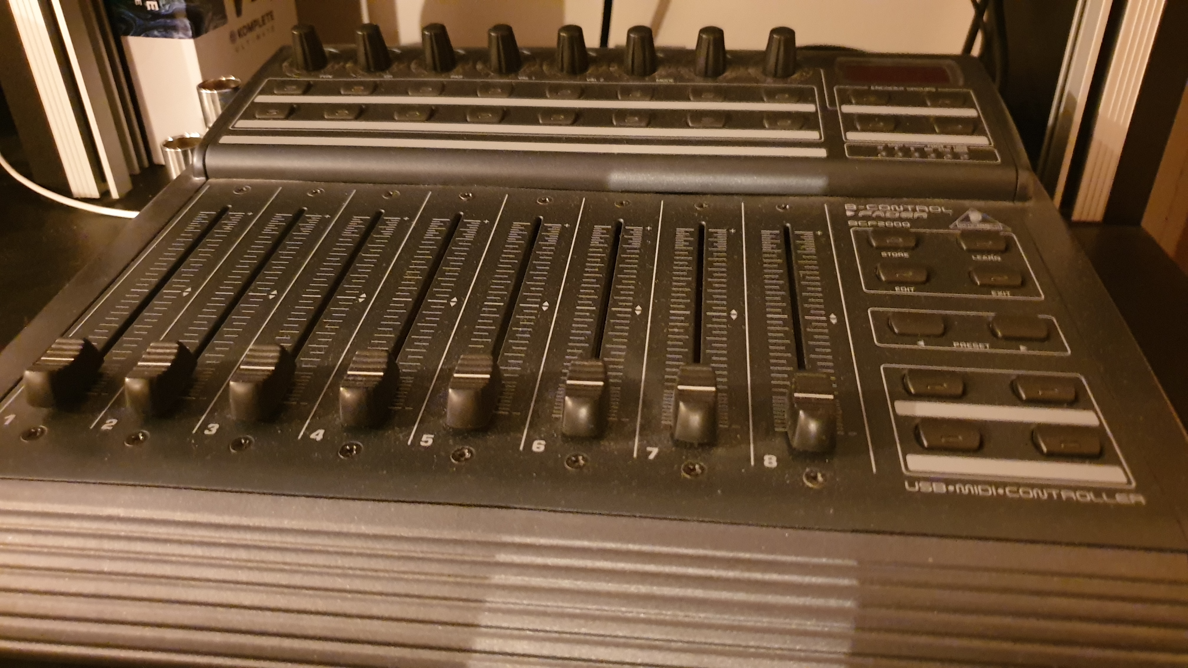 B-Control Fader BCF2000 - Behringer B-Control Fader BCF2000 - Audiofanzine