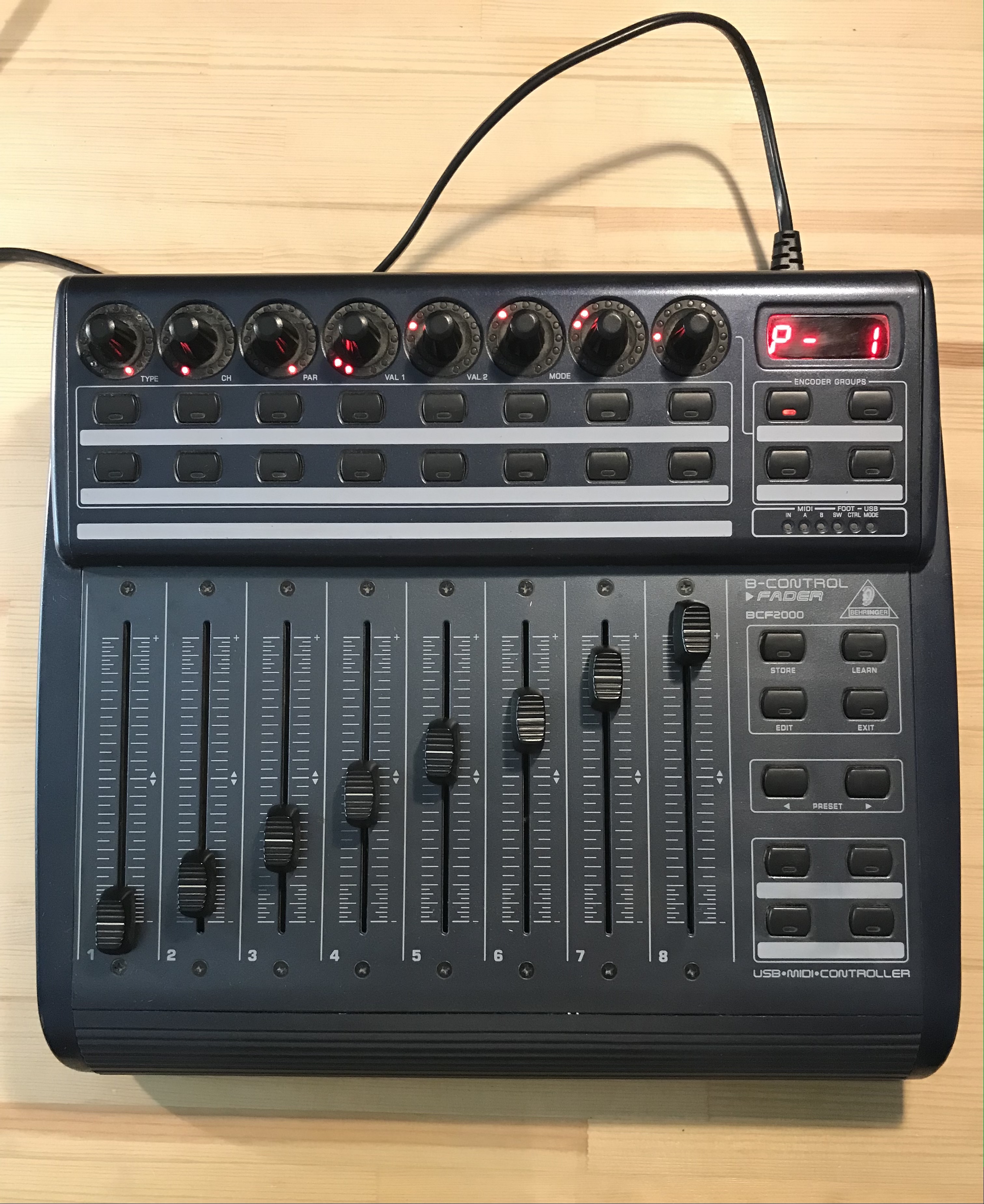 B-Control Fader BCF2000 - Behringer B-Control Fader BCF2000 - Audiofanzine