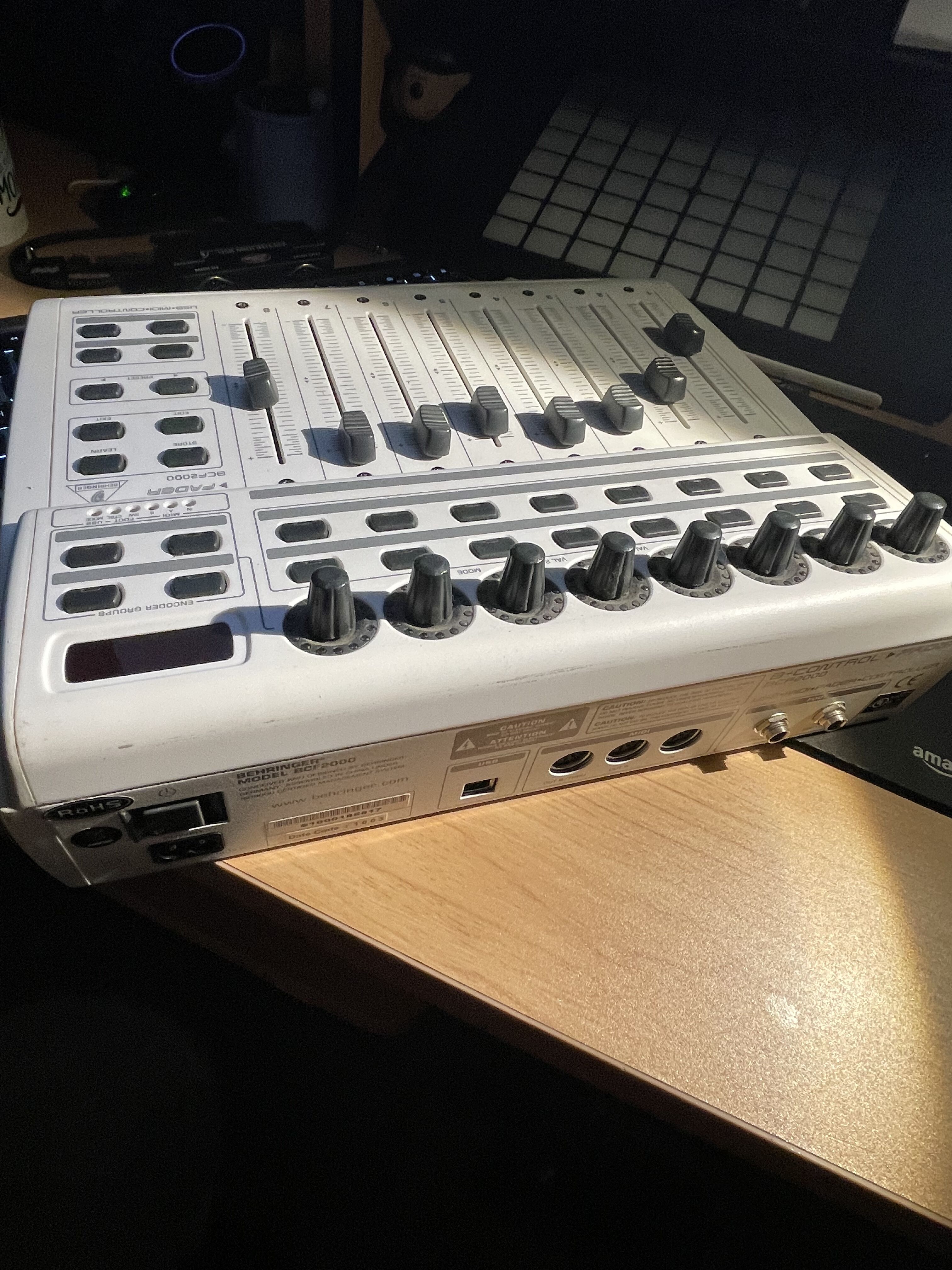 B-Control Fader BCF2000 - Behringer B-Control Fader BCF2000 - Audiofanzine