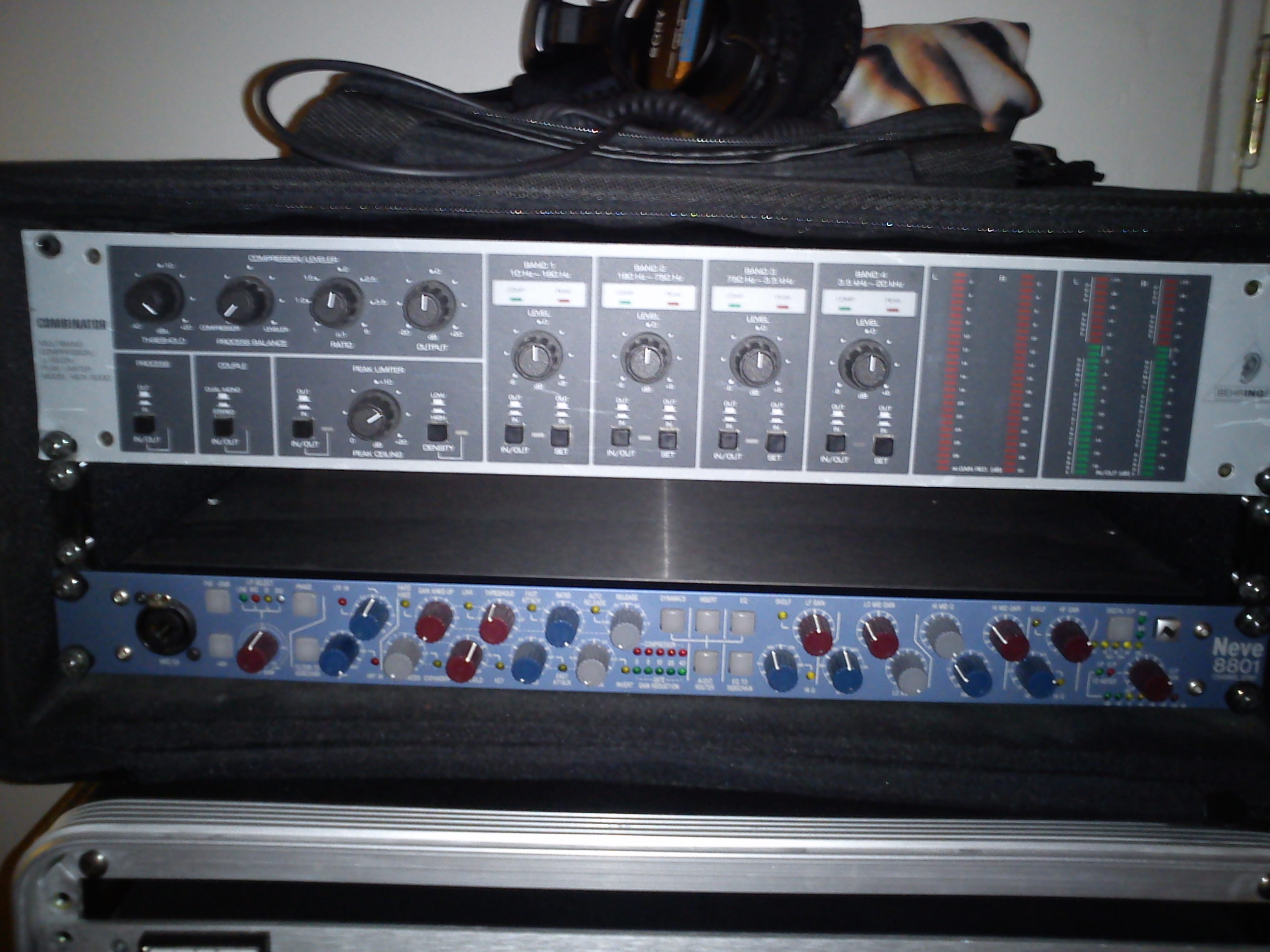Photo Behringer Combinator Mdx8000 Behringer Combinator Mdx8000