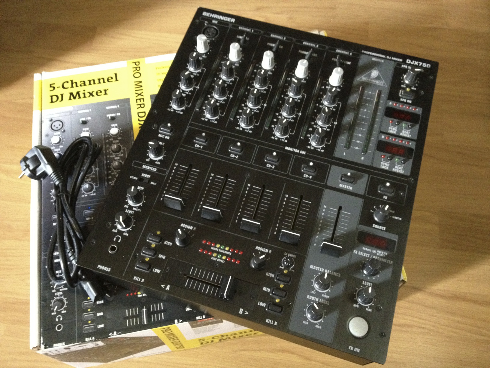 Behringer DJX750 image (#293932) - Audiofanzine Behringer DJX750 image (#293932) - Audiofanzine
