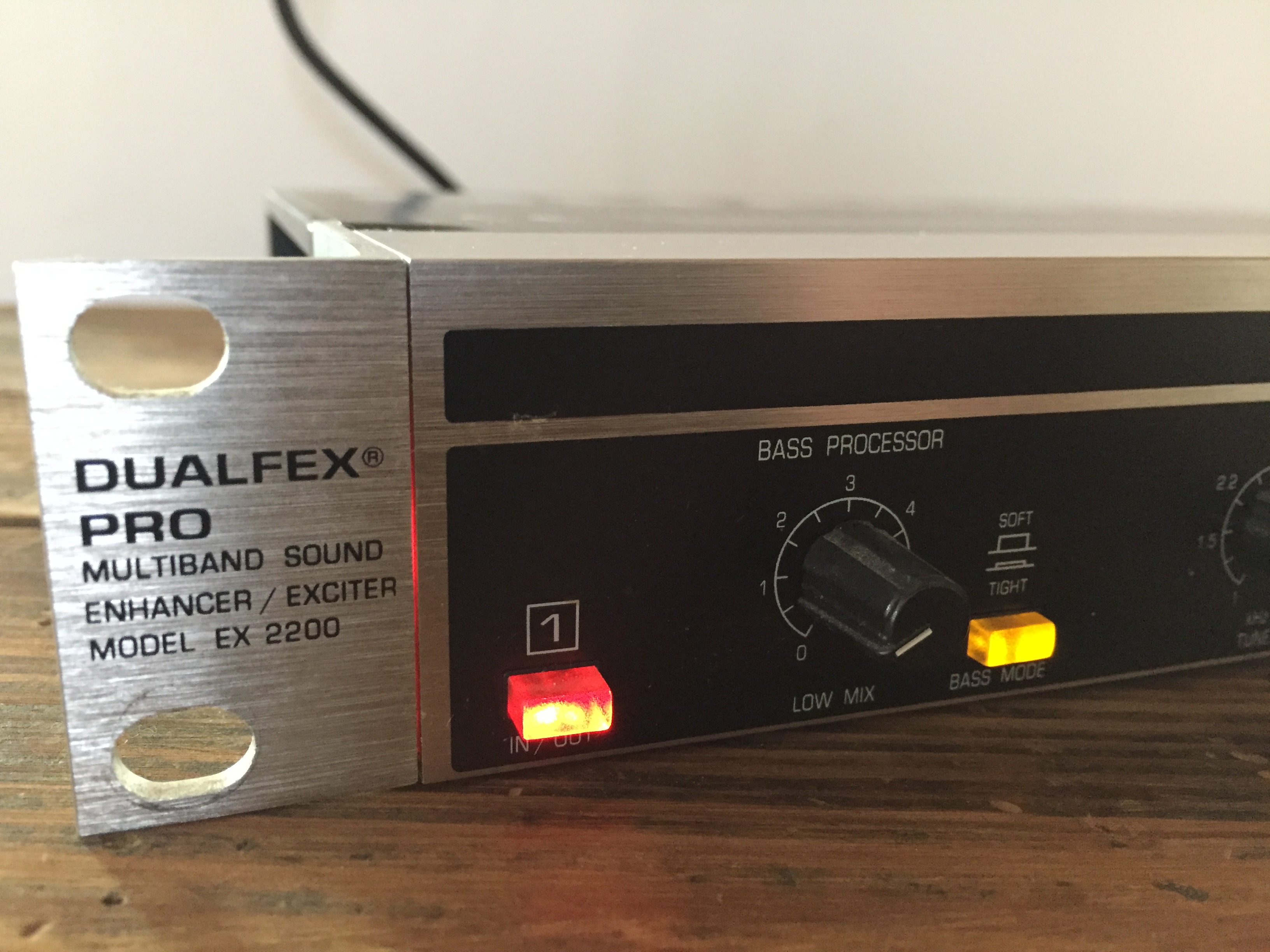 DUALFEX PRO EX2200 - Behringer DualFex Pro EX2200 - Audiofanzine