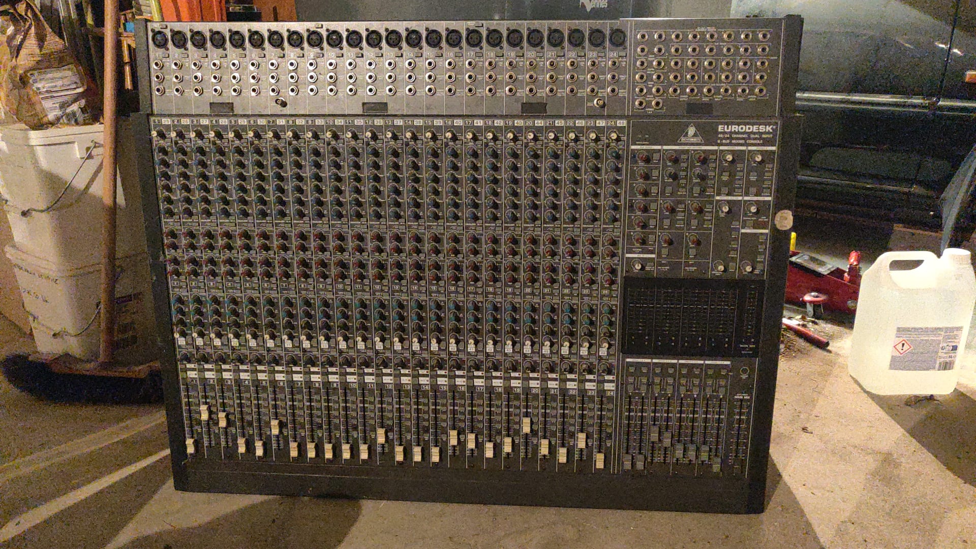 Eurodesk MX8000 - Behringer Eurodesk MX8000 - Audiofanzine