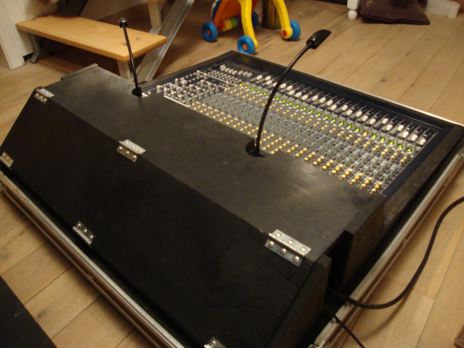 Photo Behringer Eurodesk MX9000 : Behringer MX9000 (#559765) - Audiofanzine