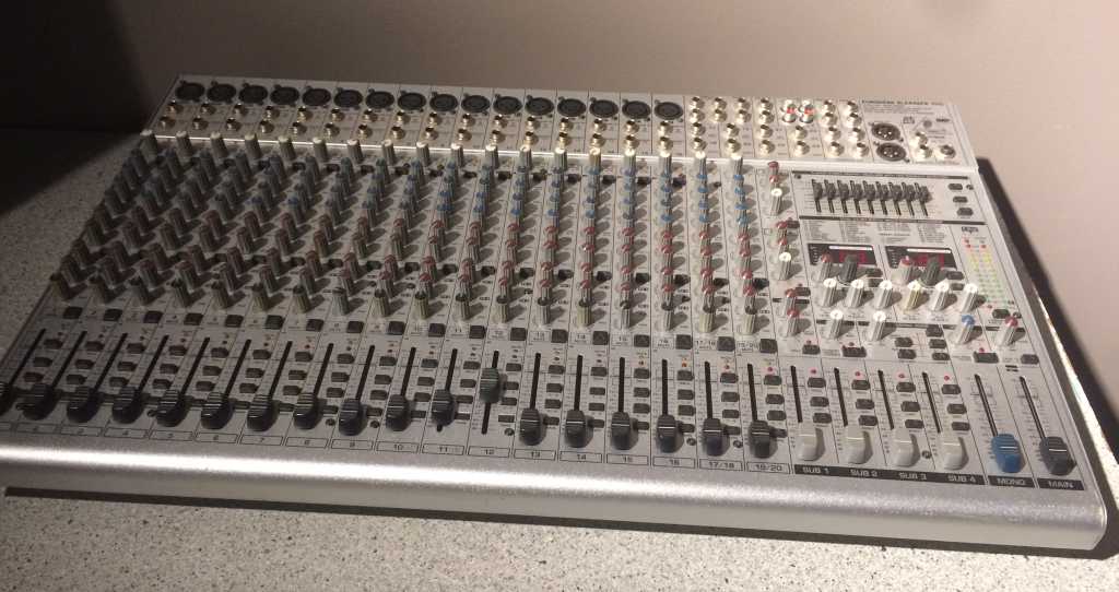Eurodesk SL2442FX-PRO - Behringer Eurodesk SL2442FX-PRO - Audiofanzine