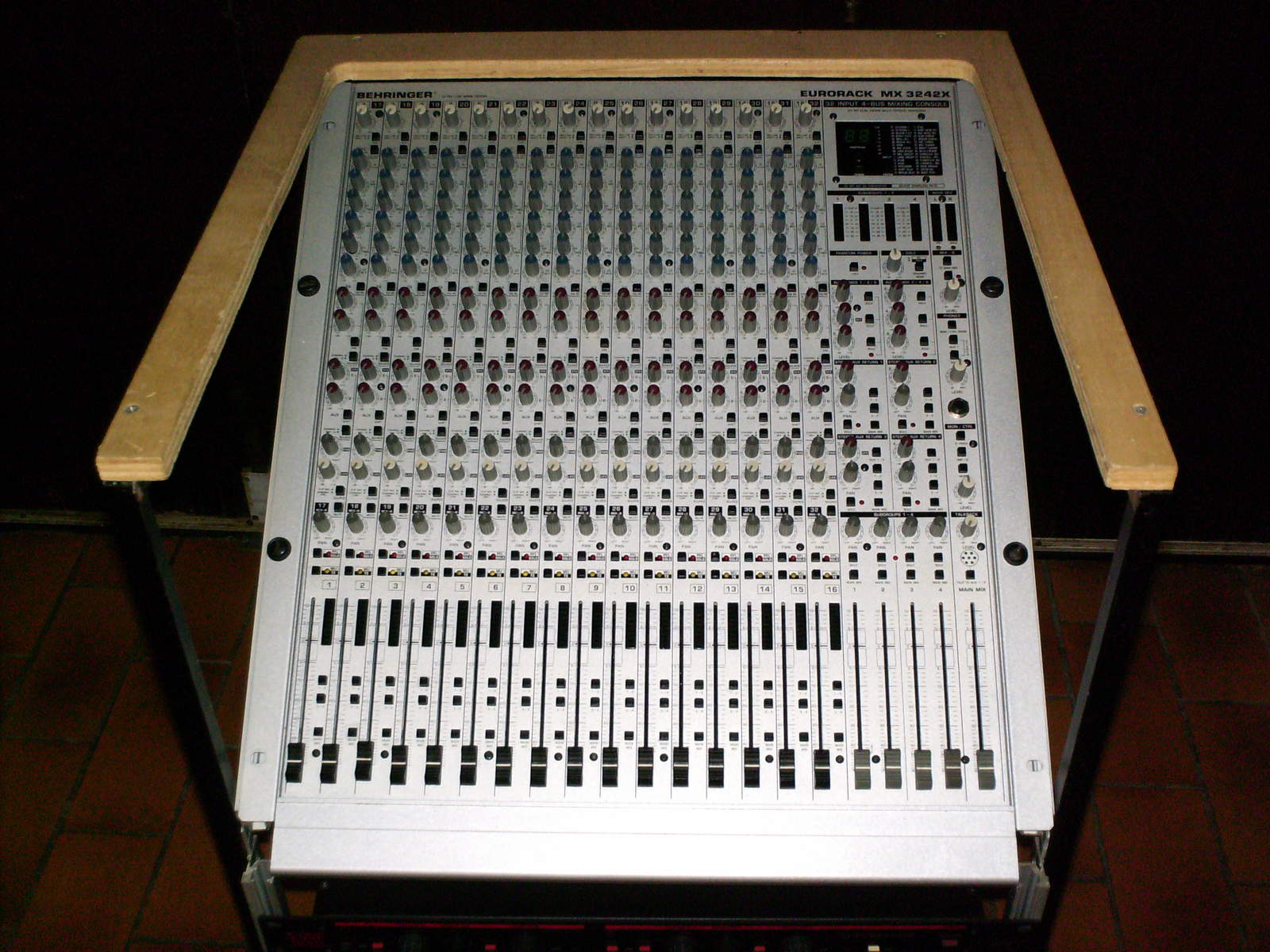 Behringer Eurorack MX3242X image (#161733) - Audiofanzine