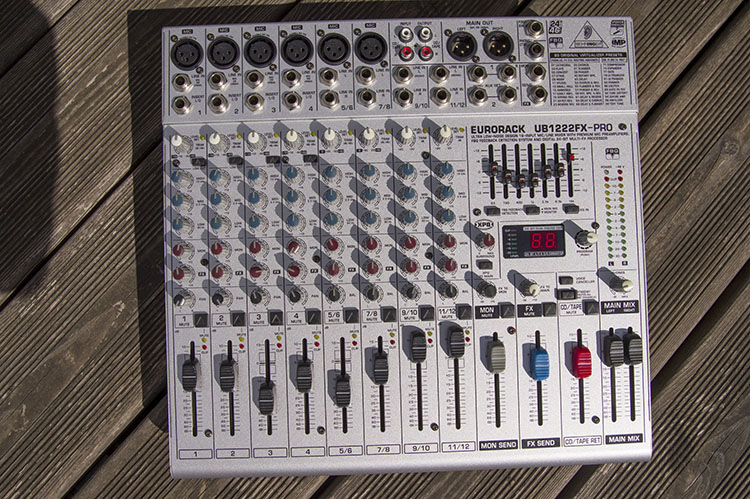 EURORACK UB1222FX-PRO - Behringer Eurorack UB1222FX-Pro - Audiofanzine