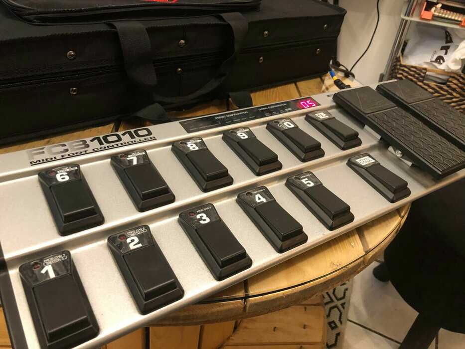 FCB1010 Midi Foot Controller Behringer - Audiofanzine
