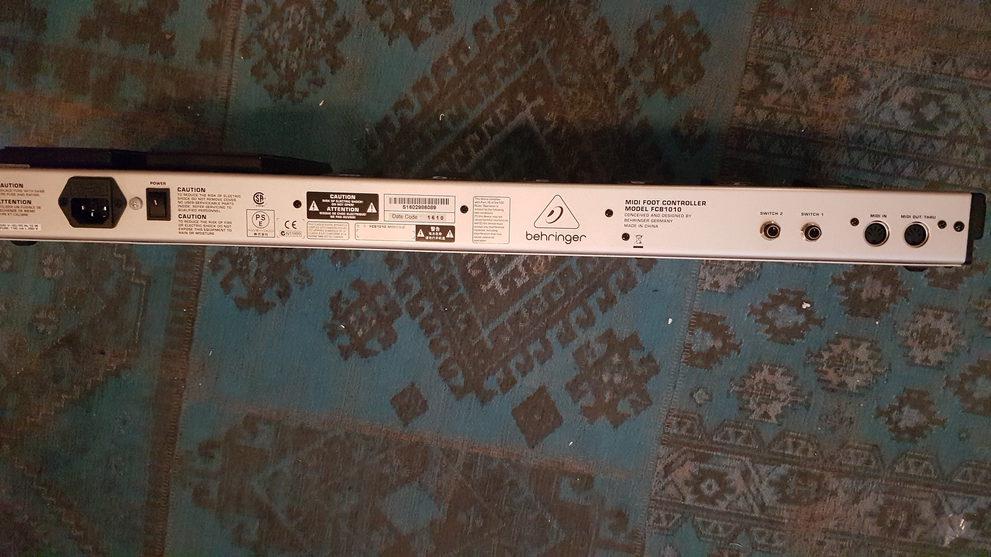 FCB1010 Midi Foot Controller Behringer - Audiofanzine