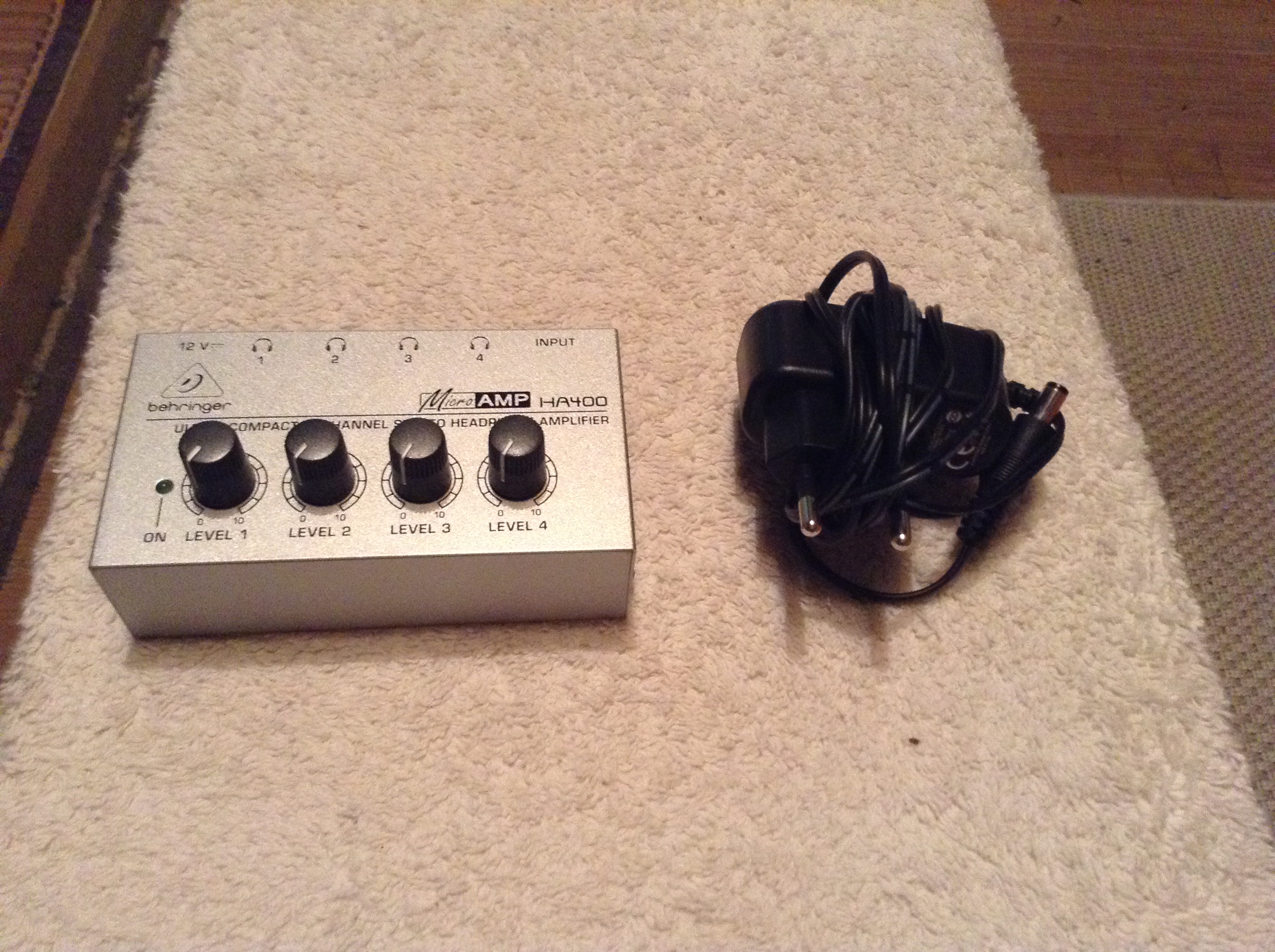 MICROAMP HA400 - Behringer MICROAMP HA400 - Audiofanzine